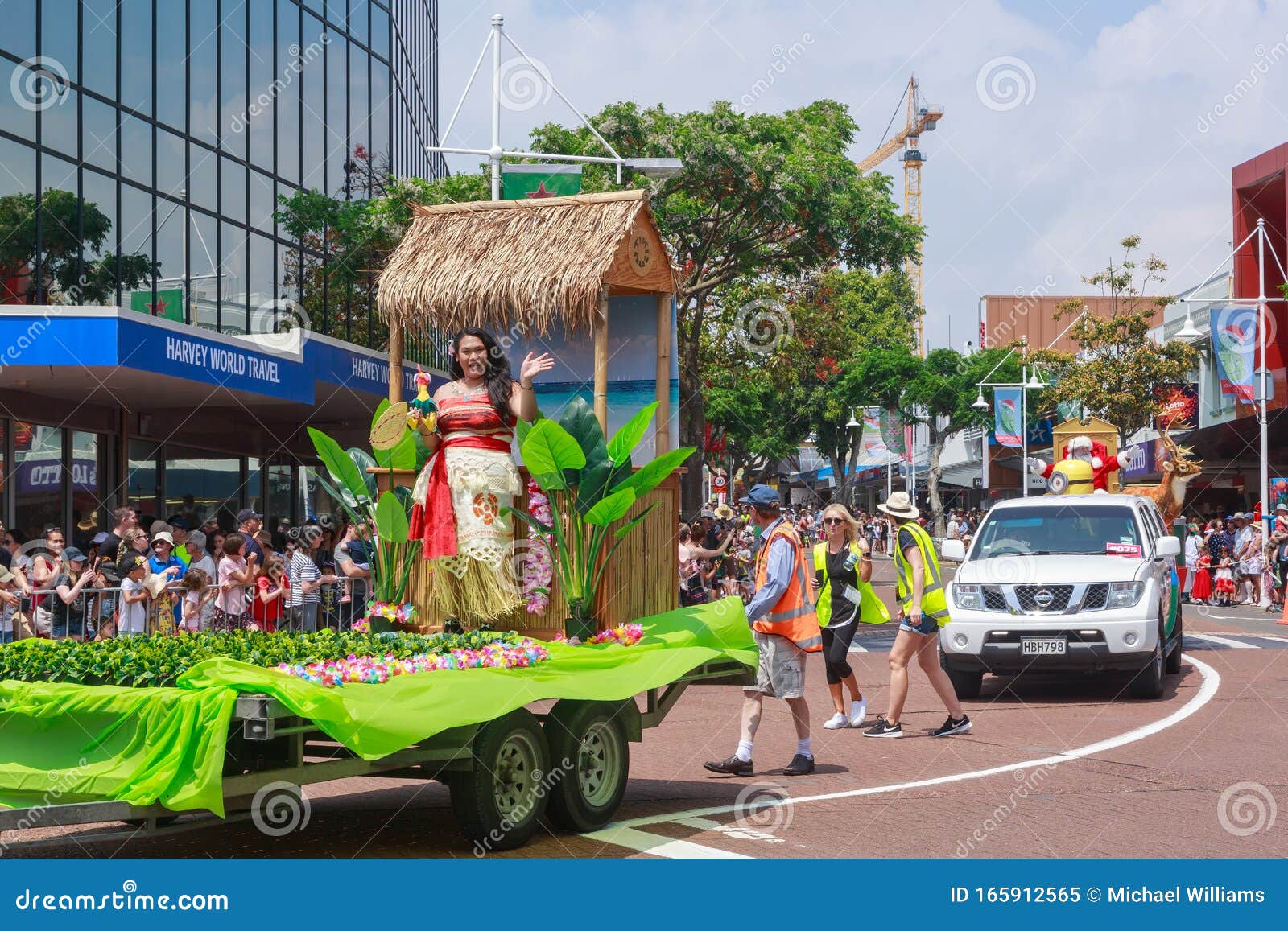 Polynesian Themed Parade Float at NZ Christmas Parade 编辑类图片 - 图片 包括有 人群 ...