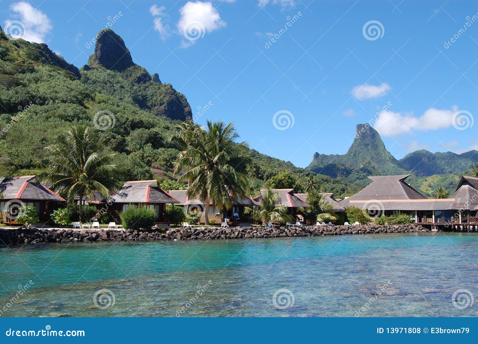 Polynesisches Dorf stockfoto. Bild von ozean, paradies - 13971808