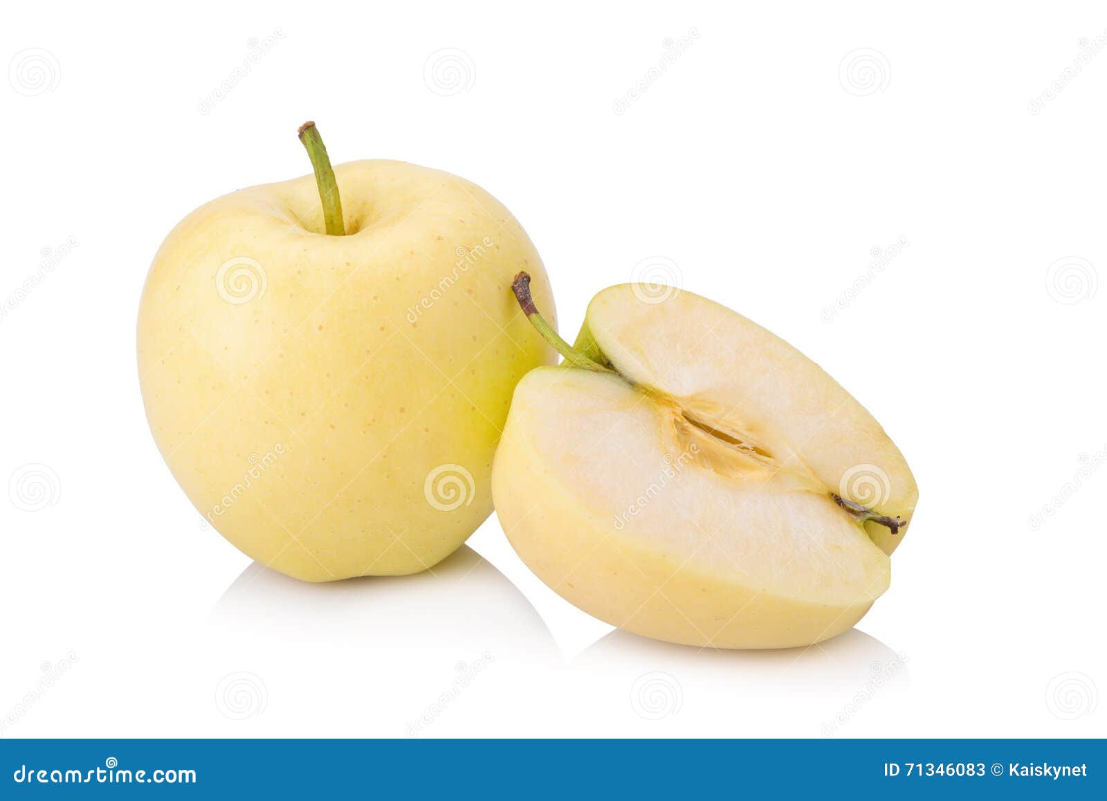 Pomme Jaune Mûre D'isolement Sur Le Blanc Image stock - Image du lisse ...