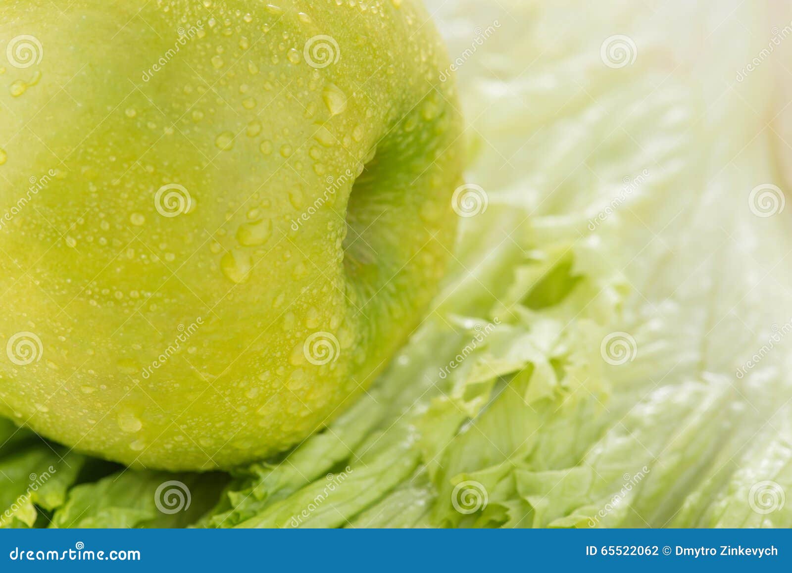 Pomme Verte Se Trouvant Sur La Table Photo stock - Image du personne ...