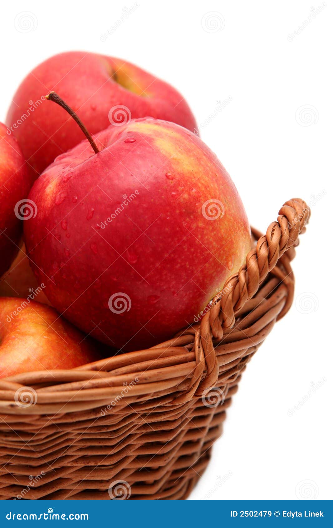 Pommes dans le panier image stock. Image du ingrédient - 2502479