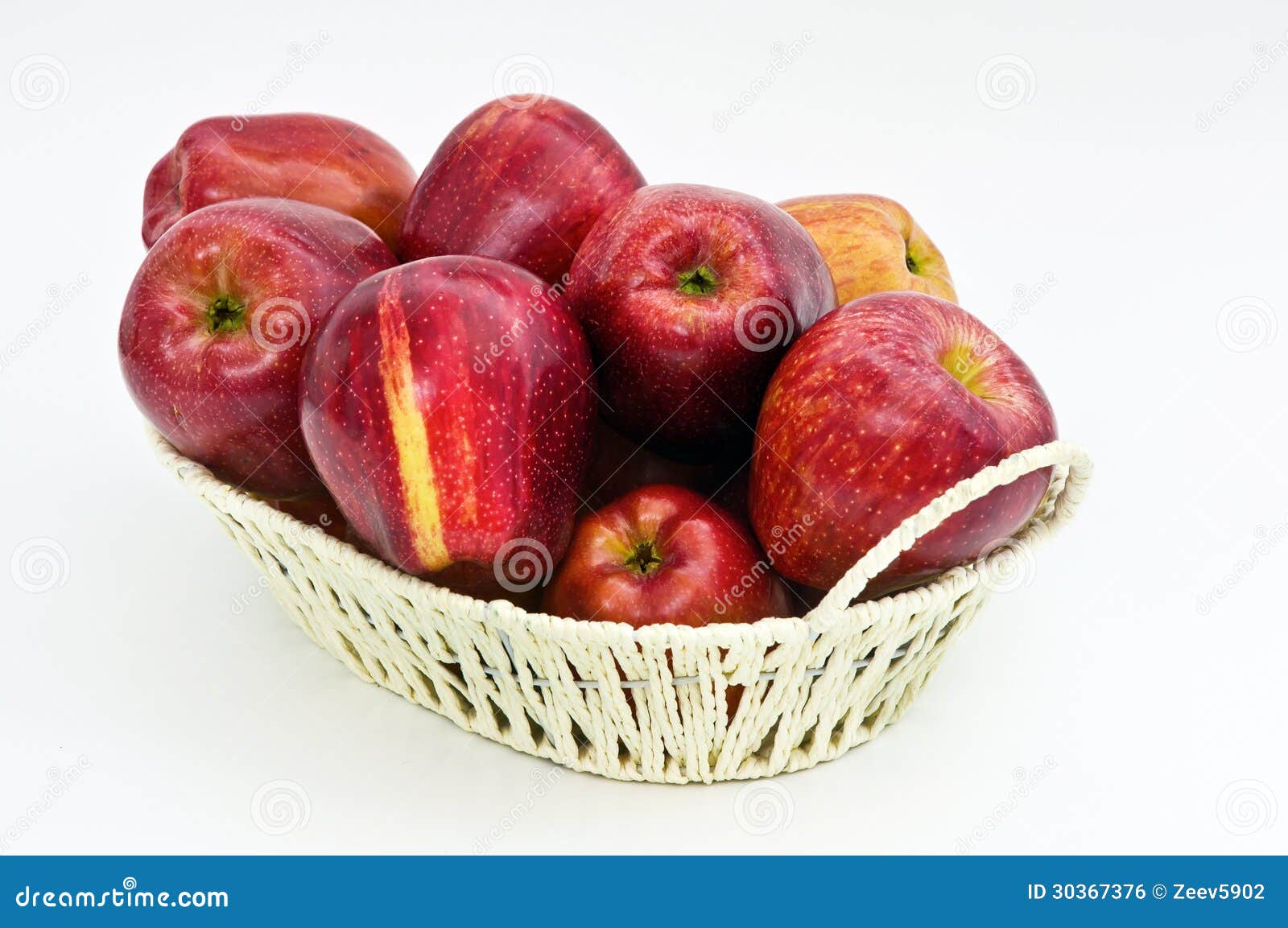 Pommes dans le panier photo stock. Image du manger, sain - 30367376