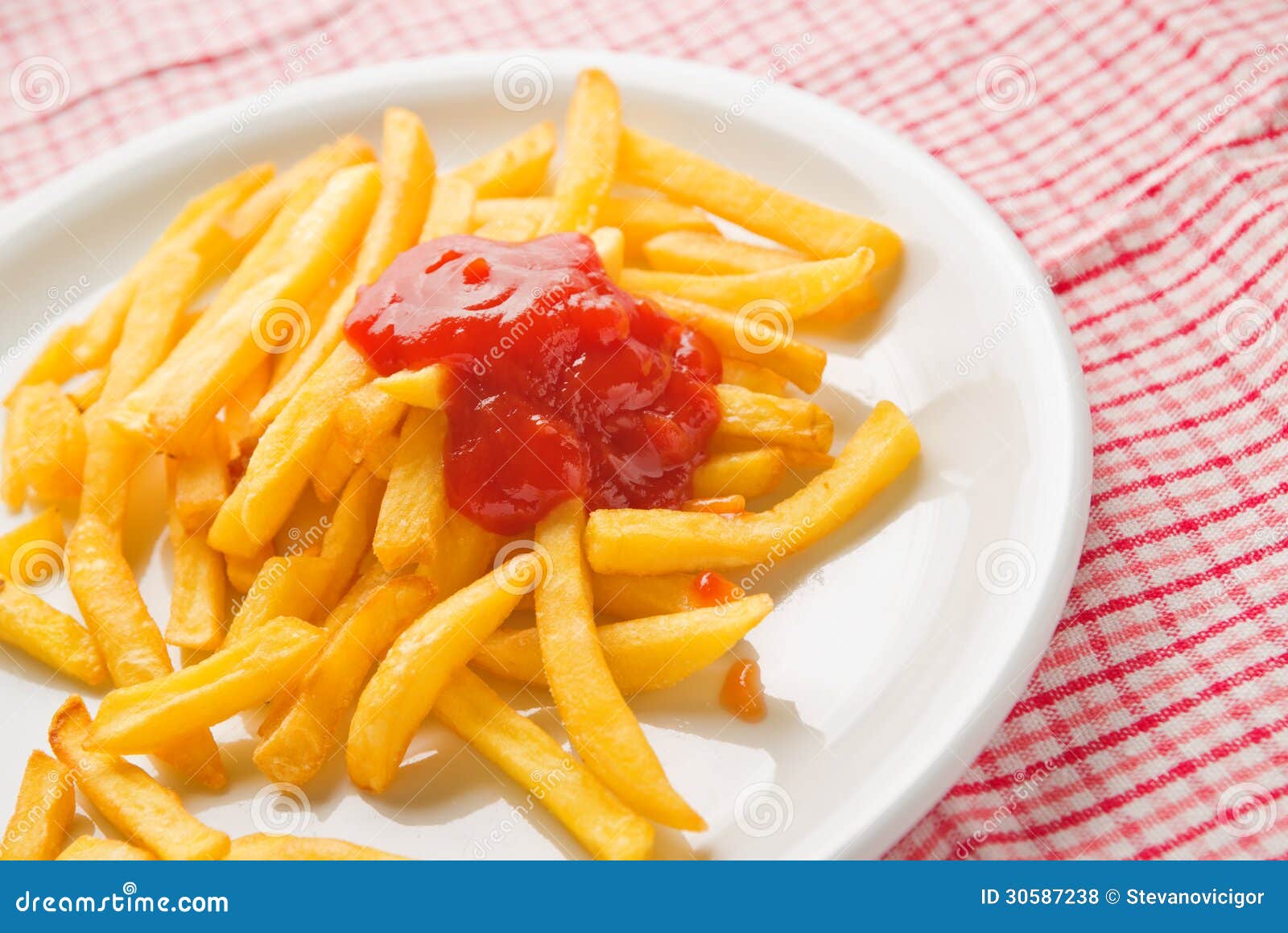 Pommes-Frites stockfoto. Bild von gelb, mittagessen, französisch - 30587238