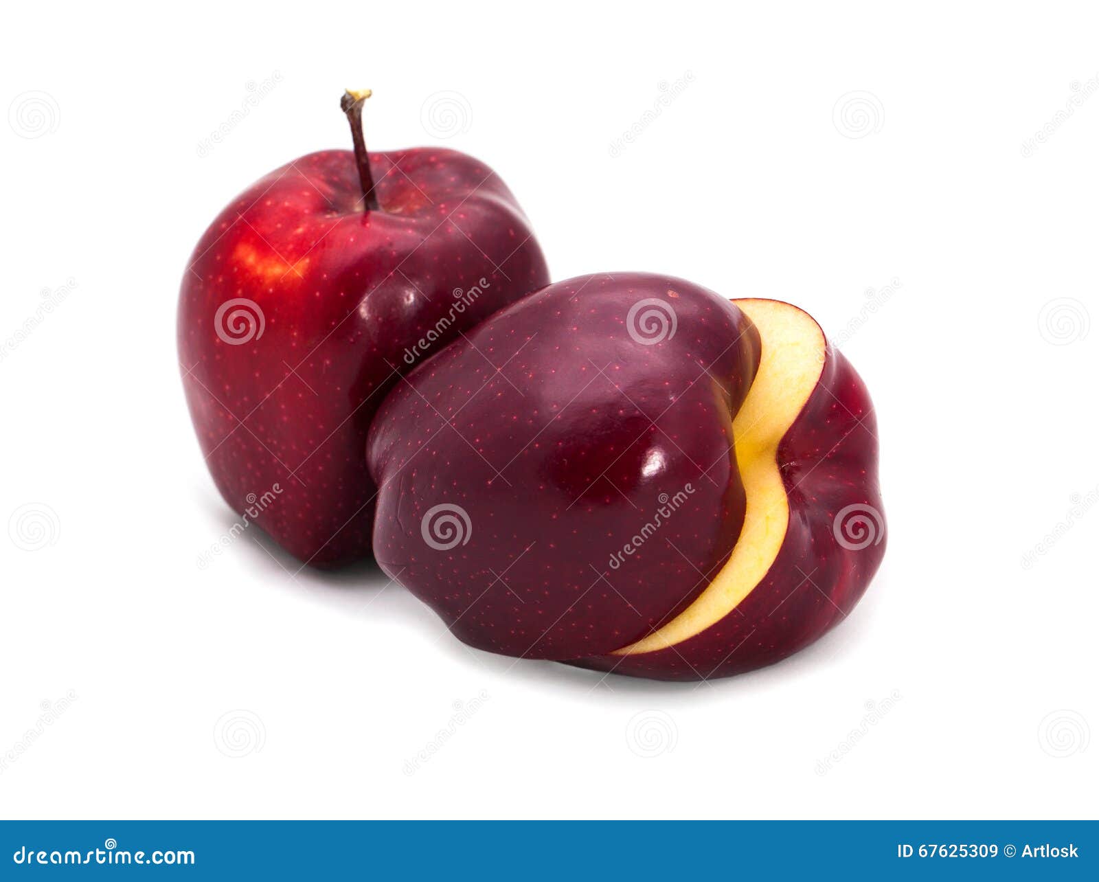 1 1/2 pommes rouge foncé image stock. Image of frais - 67625309