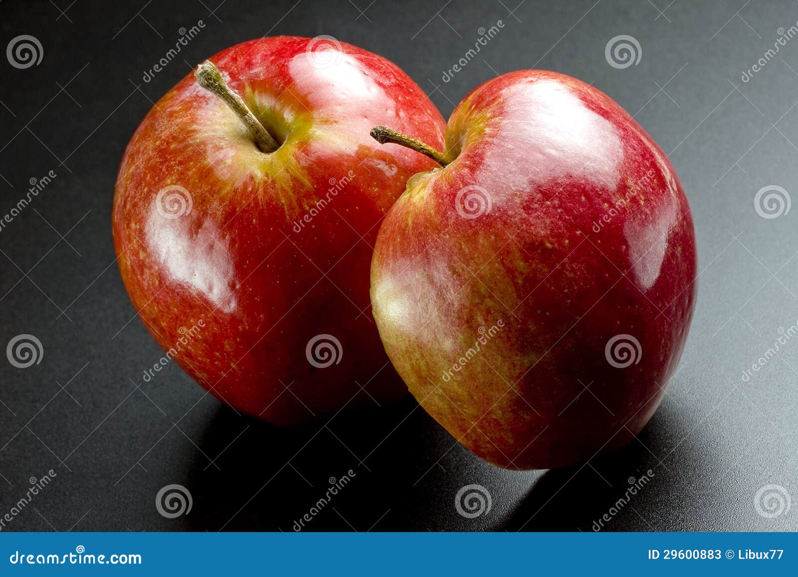 Pommes rouges brillantes image stock. Image du texture - 29600883