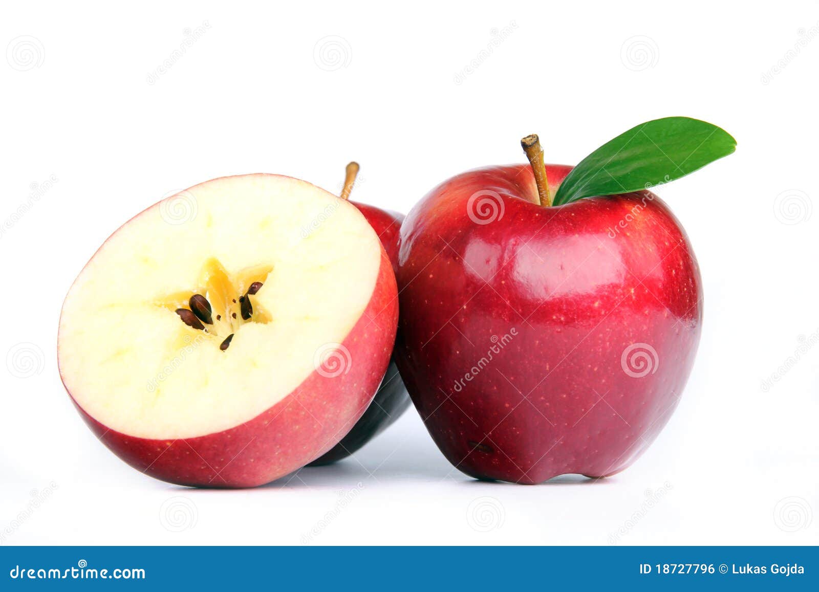 Pommes rouges d'isolement photo stock. Image du vert - 18727796