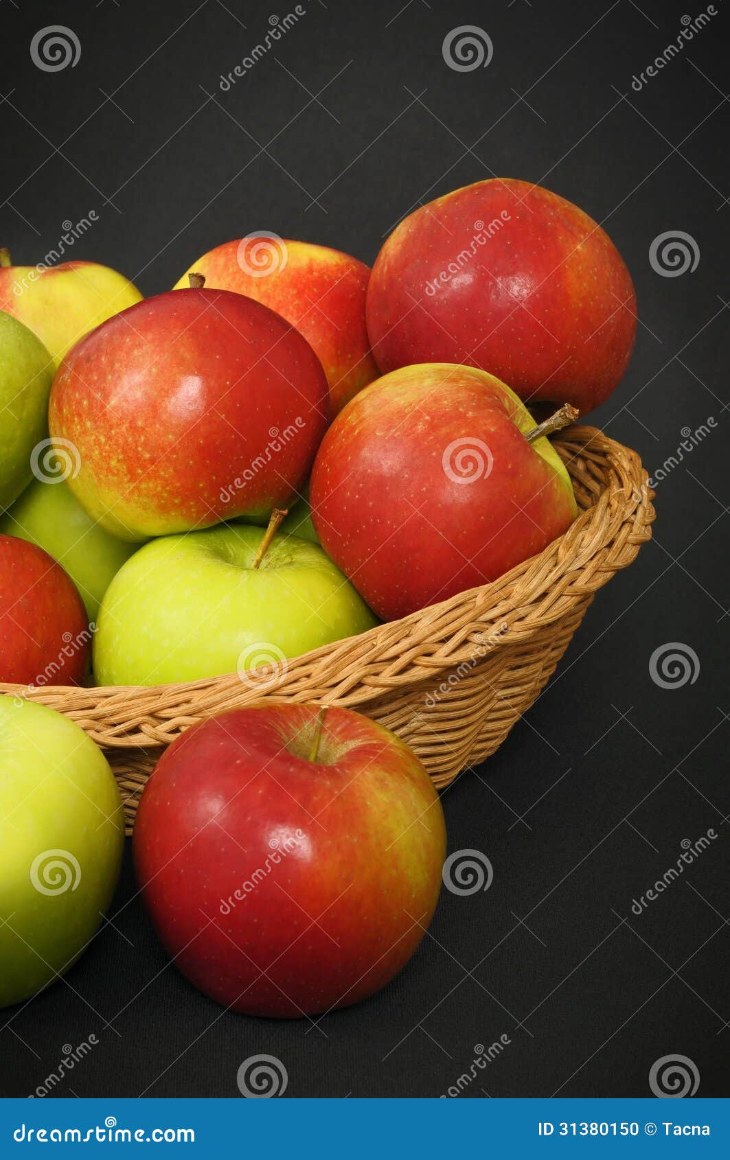 Pommes rouges et vertes photo stock. Image du abord, frais - 31380150