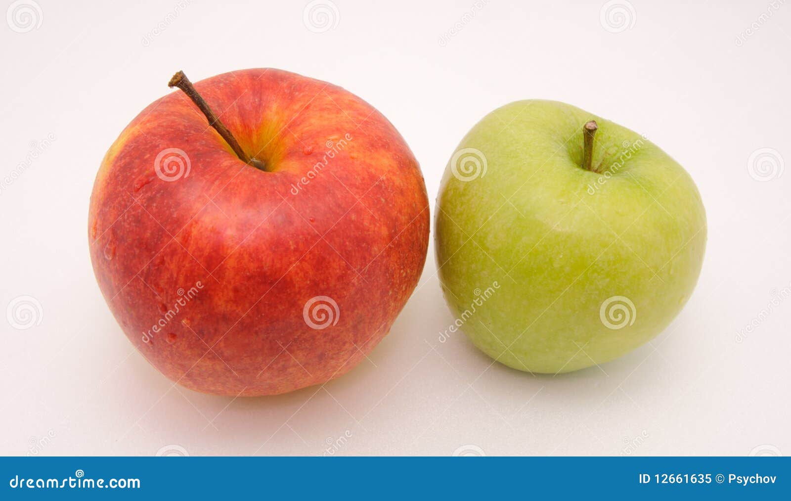 Pommes Rouges Et Vertes Savoureuses Image stock - Image du osier ...