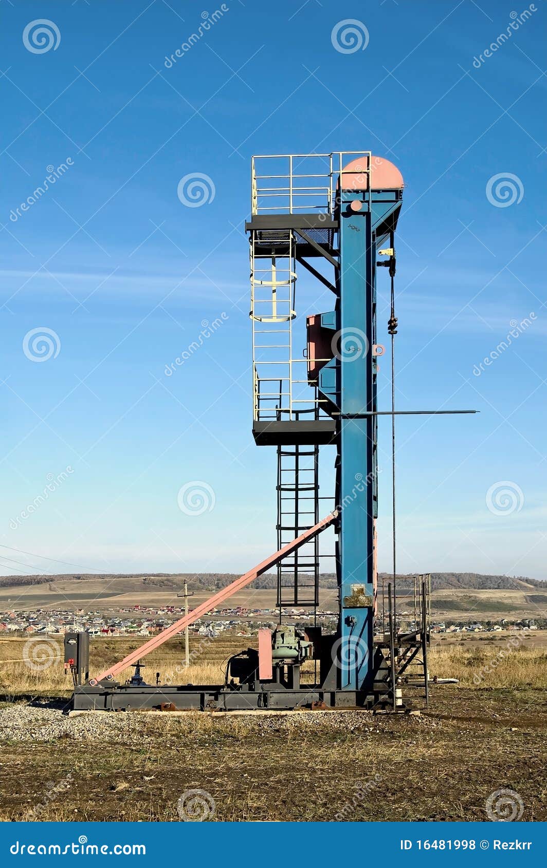 Pomp-stoel verticaal stock foto. Image of olieveld, extractie - 16481998