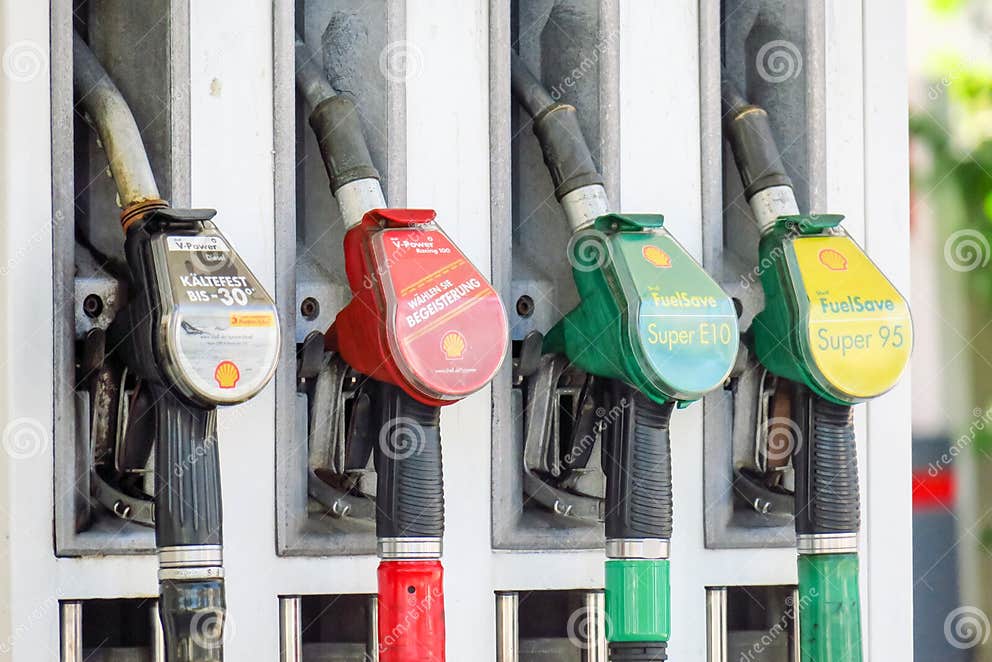 Pompe d'essence de Shell photographie éditorial. Image du essence ...