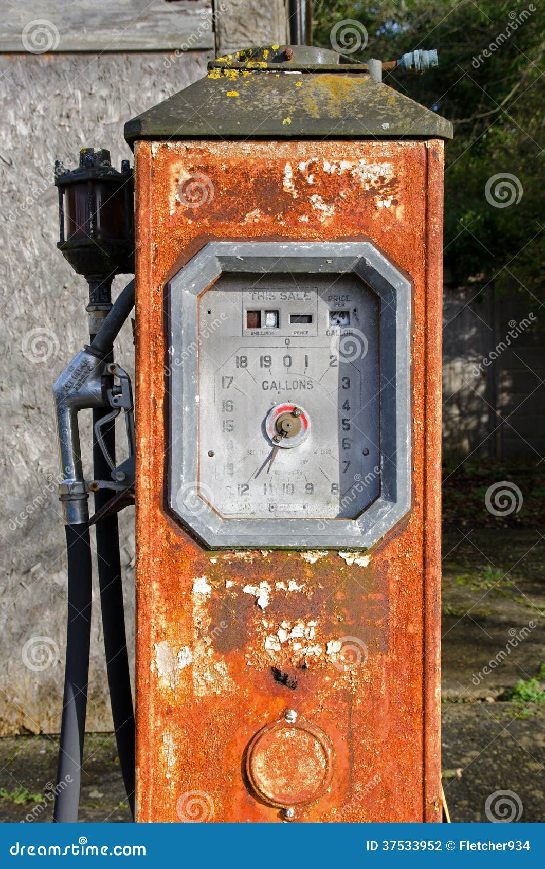 Pompe d'essence de vintage photo stock. Image du vieux - 37533952