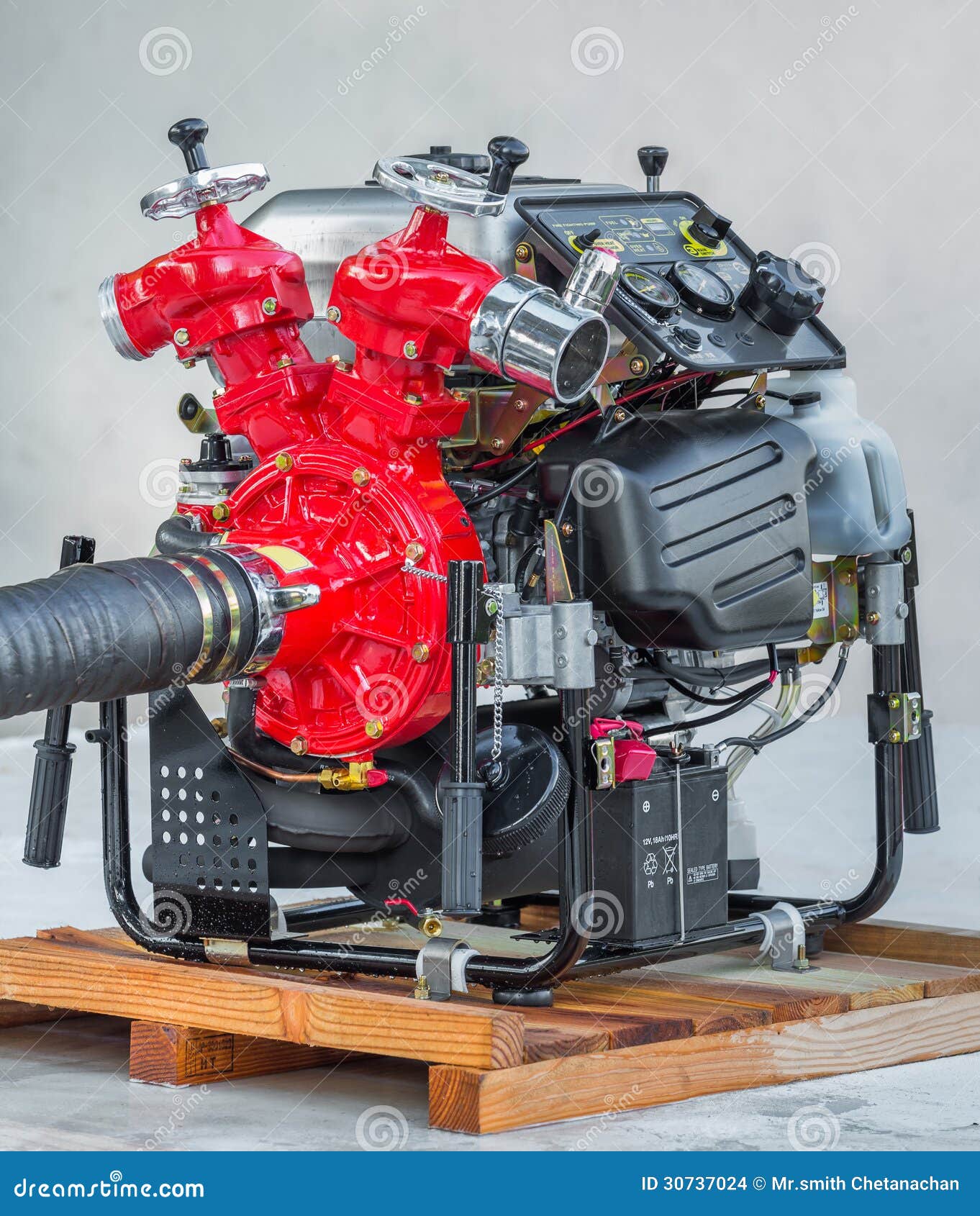 Pompe De Lutte Contre L'incendie Photo stock - Image du incendie, utile ...