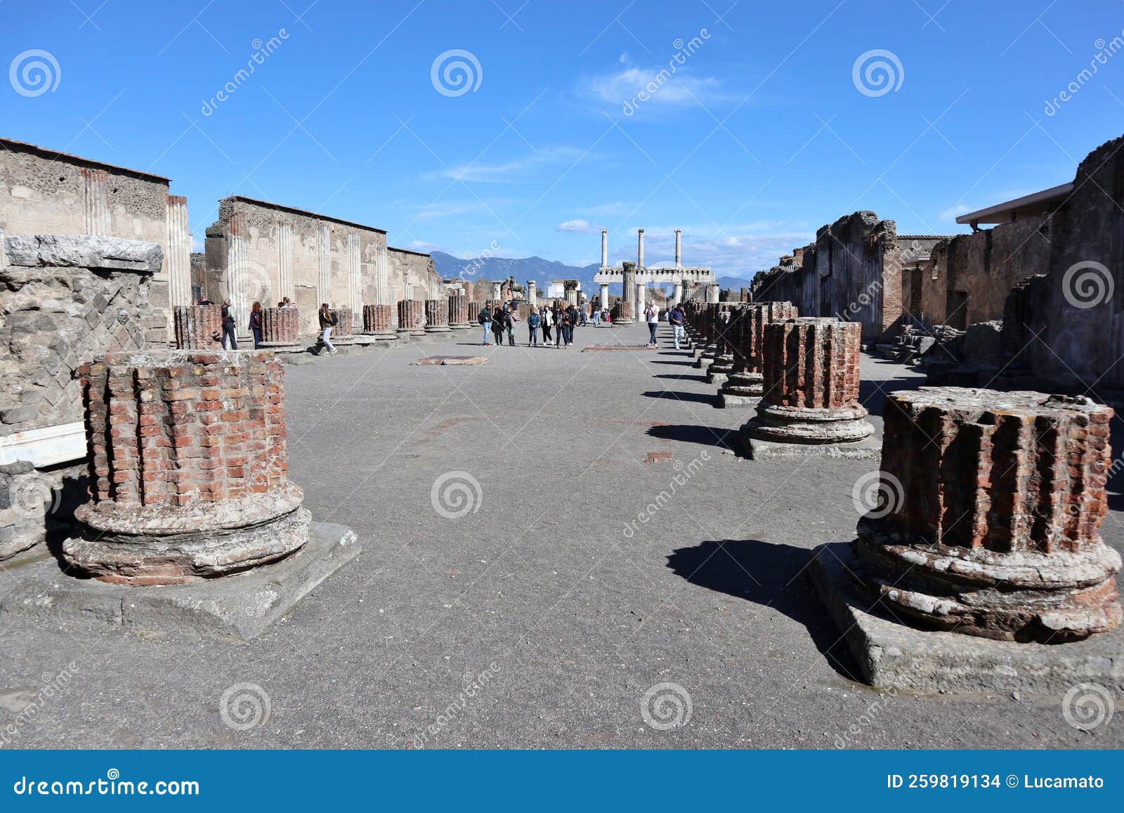 Pompei - Basilica Pompeiana Editorial Stock Image - Image of campania ...
