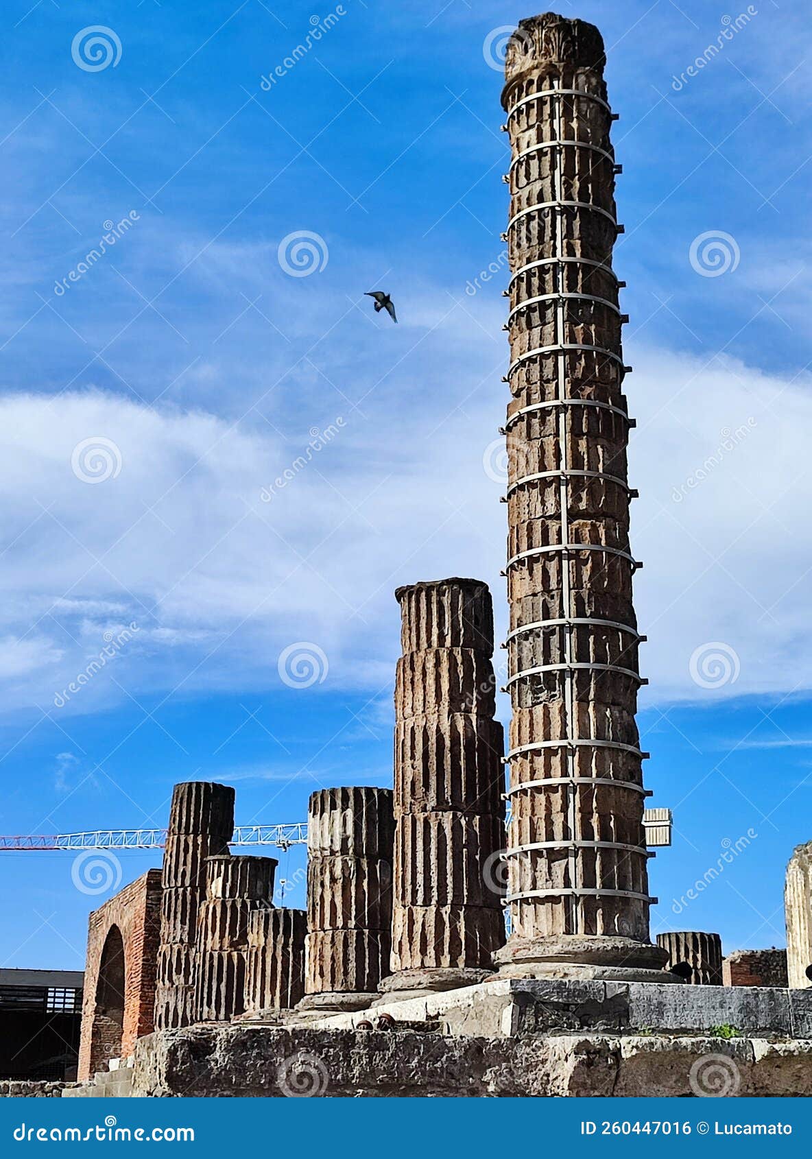 Pompei - Colonne Del Tempio Di Giove Nella Piazza Del Foro Editorial ... Pompei - Colonne Del Tempio Di Giove Nella Piazza Del Foro Editorial ...