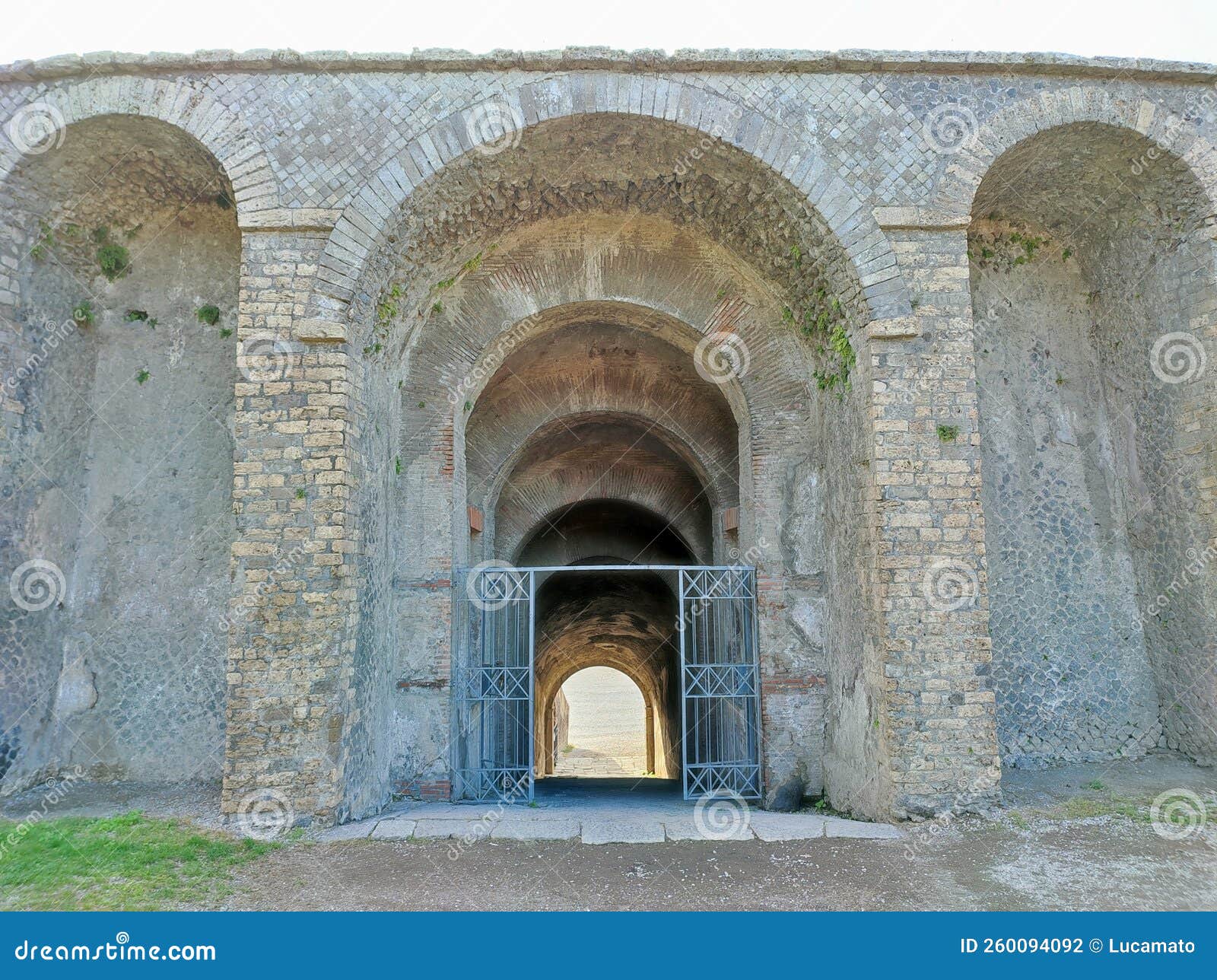 Pompei - Ingresso Dell`Anfiteatro Da Via Di Castricio Editorial ... Pompei - Ingresso Dell`Anfiteatro Da Via Di Castricio Editorial ...