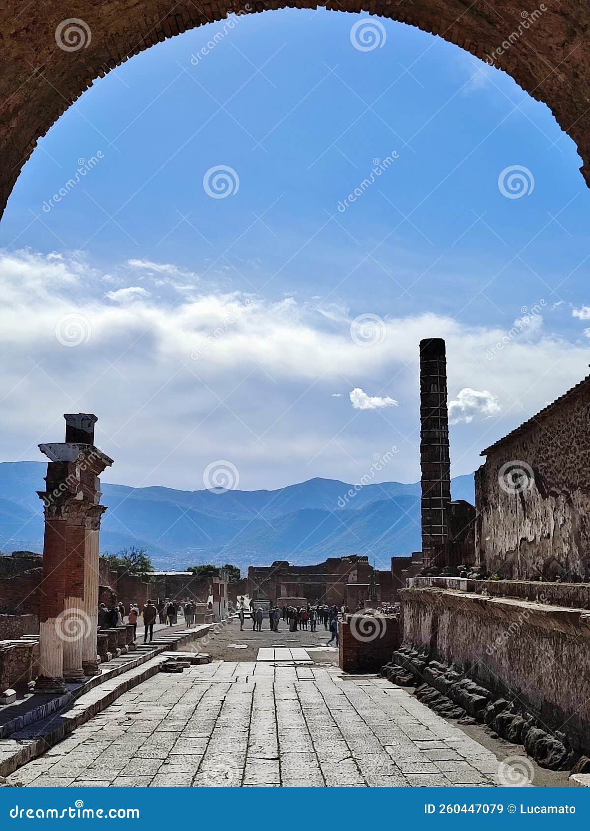 Pompei - Piazza Del Foro Dall`Arco Di Nerone Editorial Stock Image ... Pompei - Piazza Del Foro Dall`Arco Di Nerone Editorial Stock Image ...