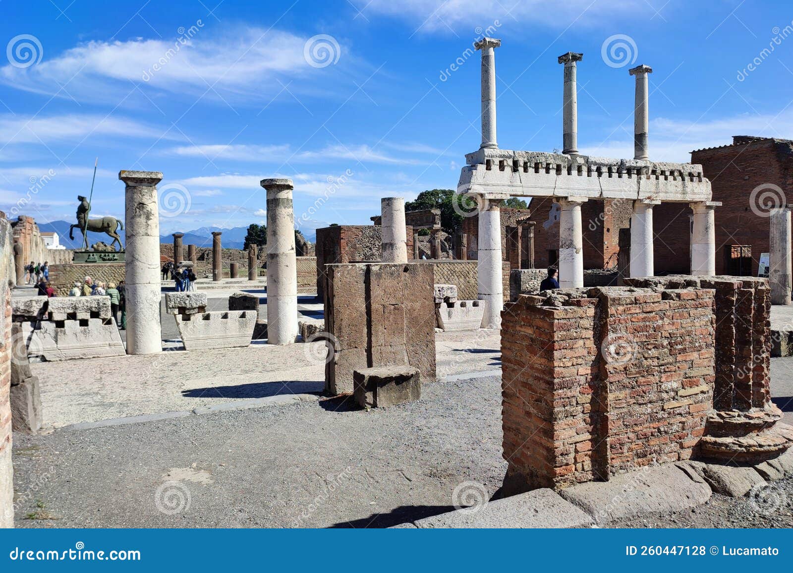 Pompei - Scorcio Della Piazza Del Foro Dalla Basilica Editorial Stock ... Pompei - Scorcio Della Piazza Del Foro Dalla Basilica Editorial Stock ...