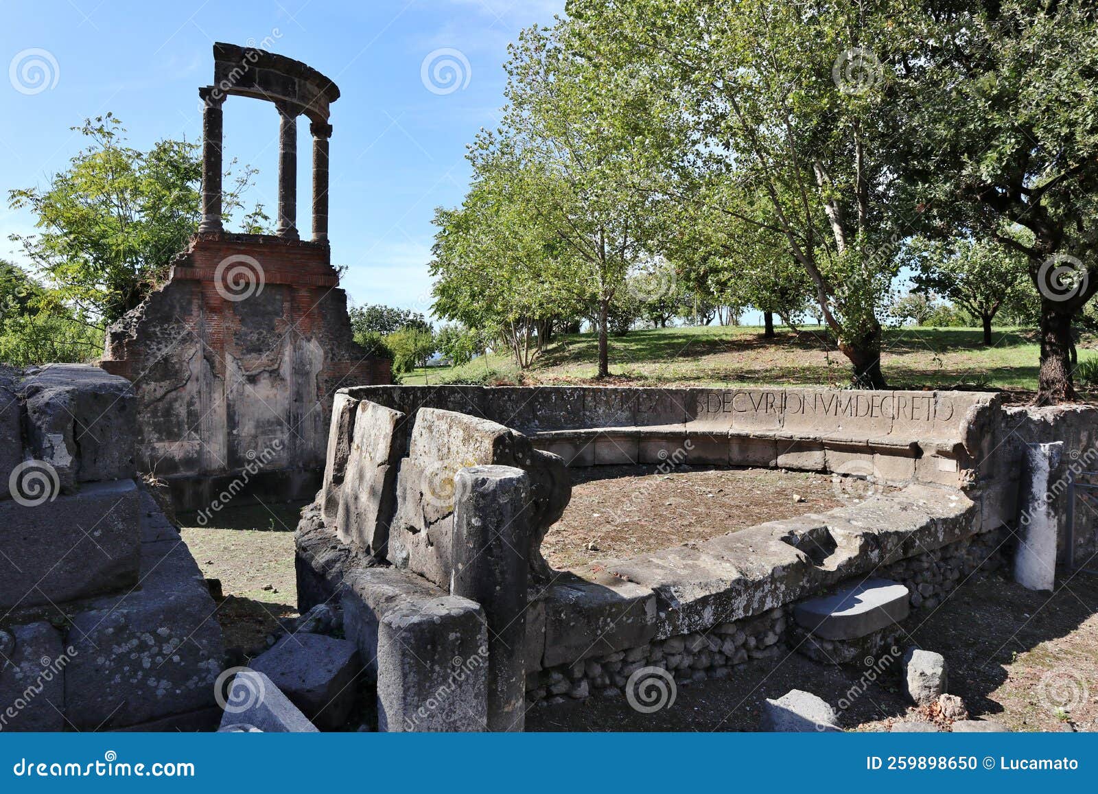 Pompei - Tomba Monumentale in Via Delle Tombe Editorial Image - Image ...