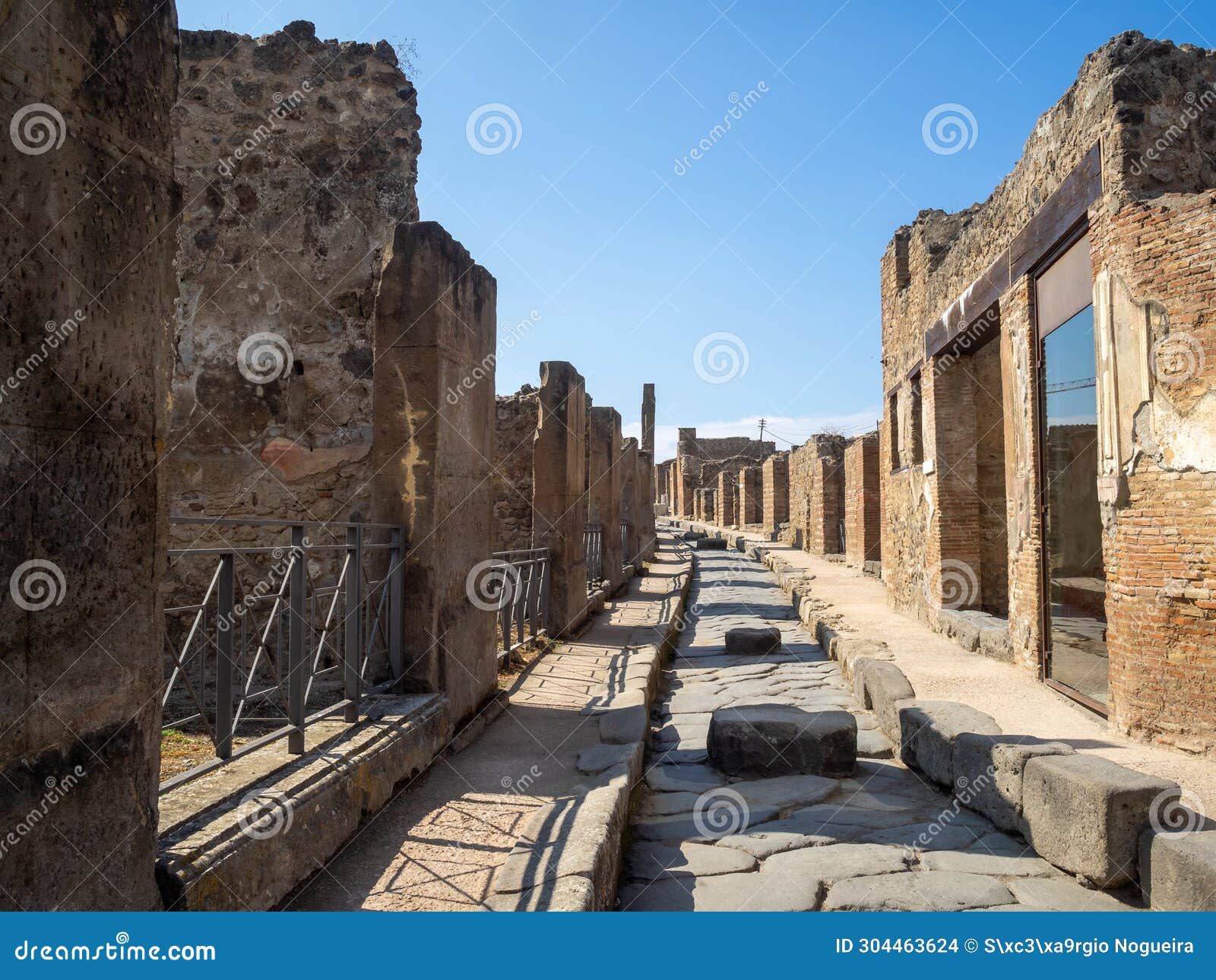 Pompeii Street With Stones Editorial Photo | CartoonDealer.com #117028945