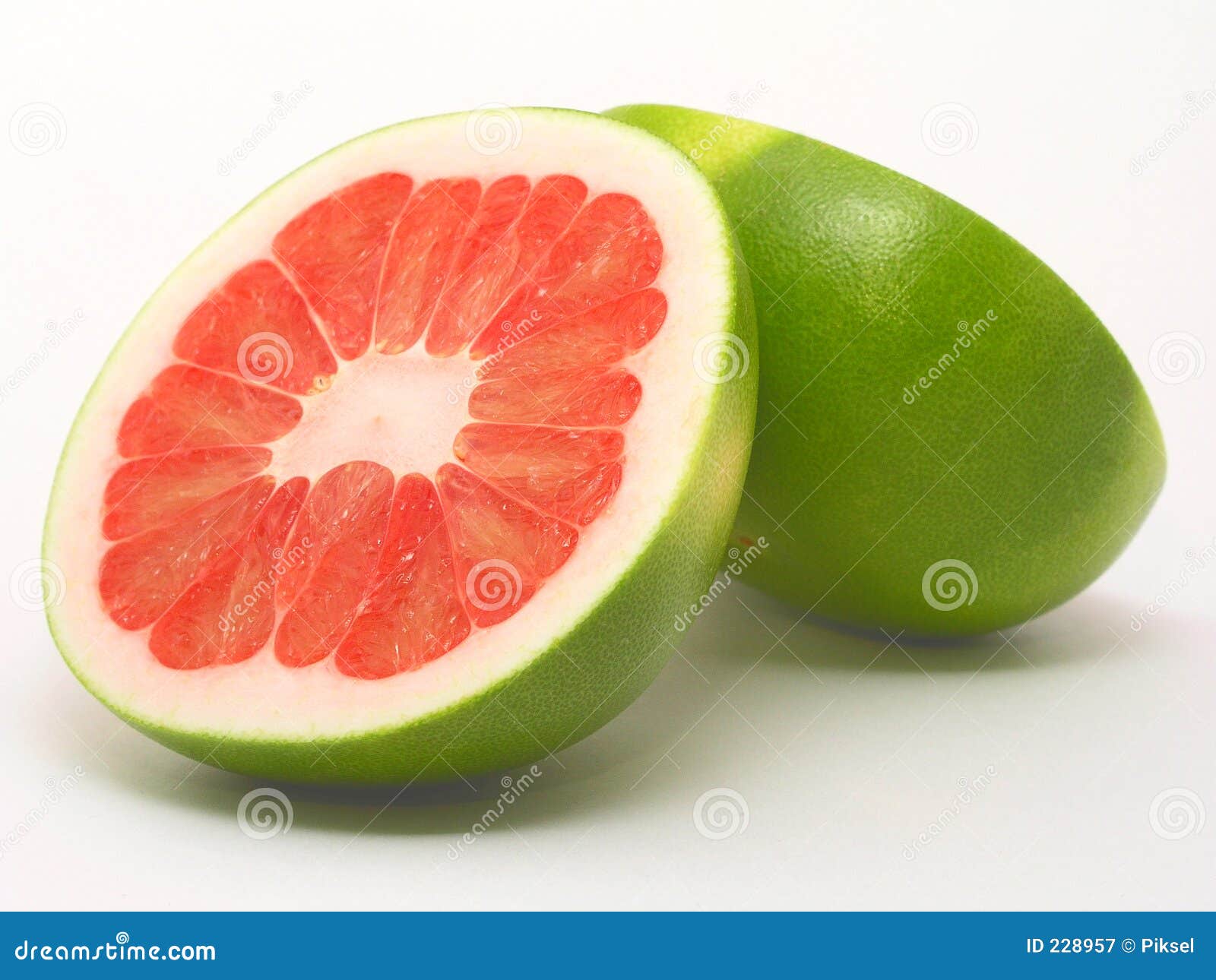 Pompelmoes (grapefruit) stock afbeelding. Image of half - 228957