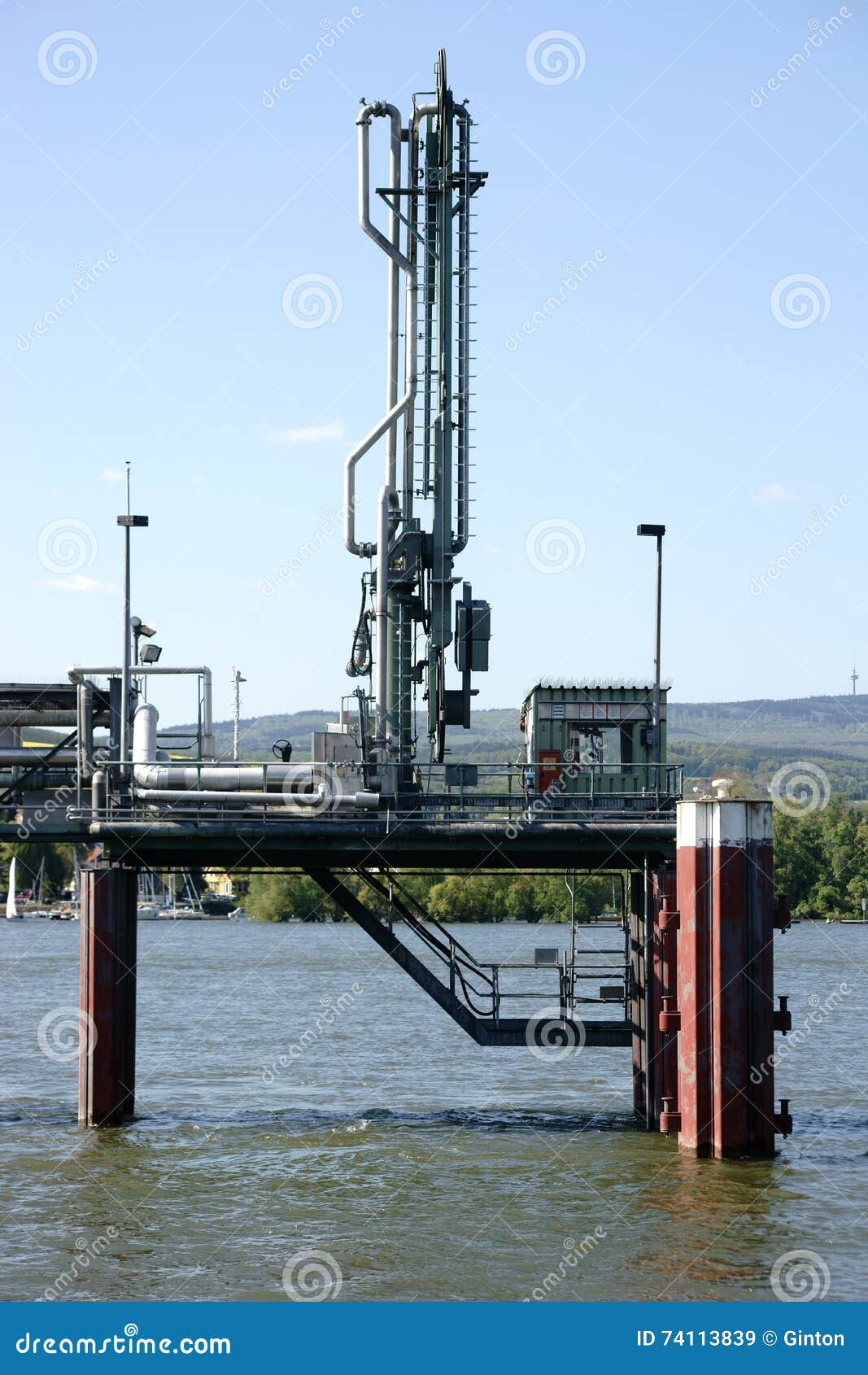 Pompstation drinkwater stock afbeelding. Image of materiaal - 74113839