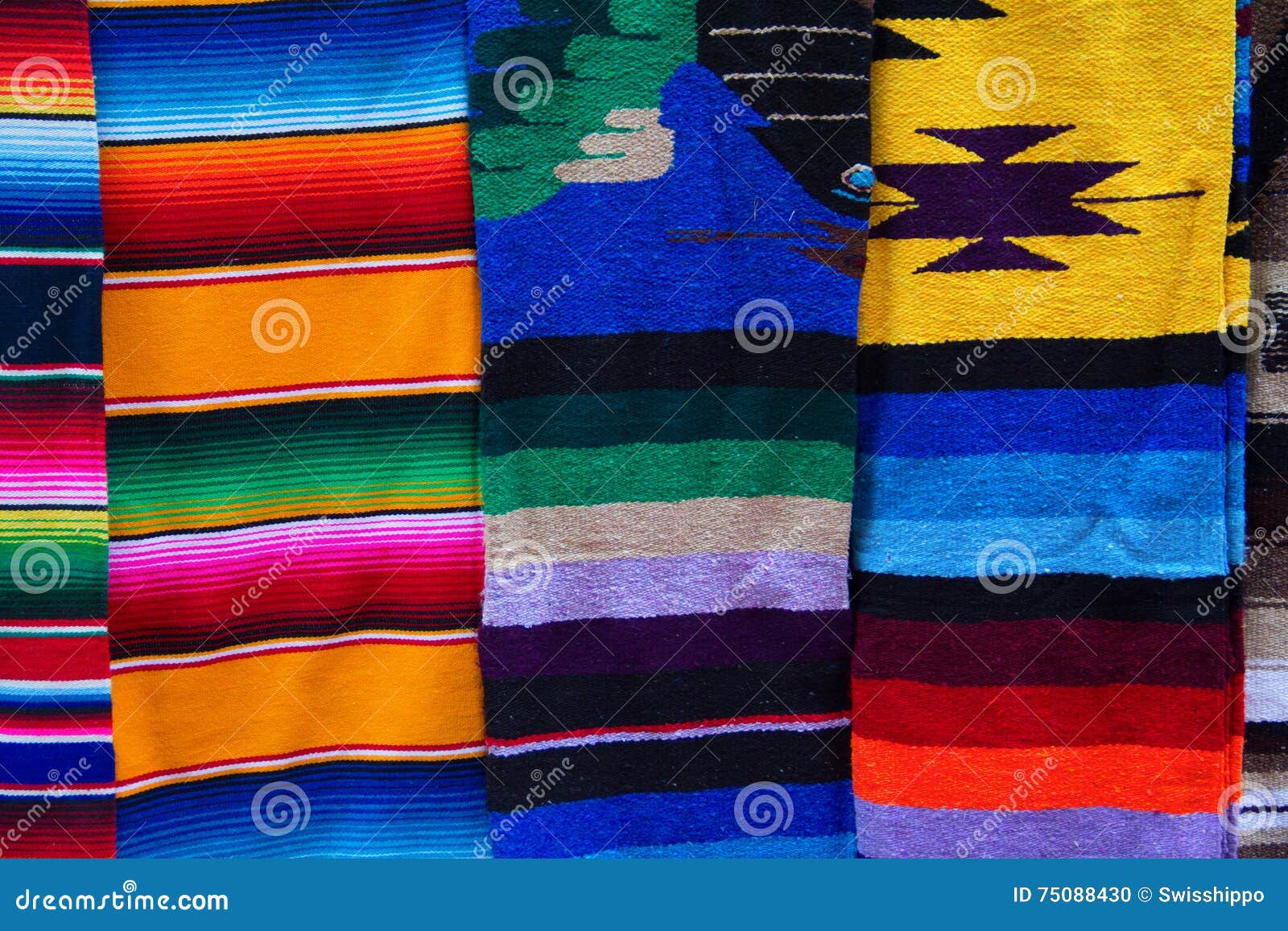 Ponchos mexicanos foto de archivo. Imagen de naturalness - 75088430