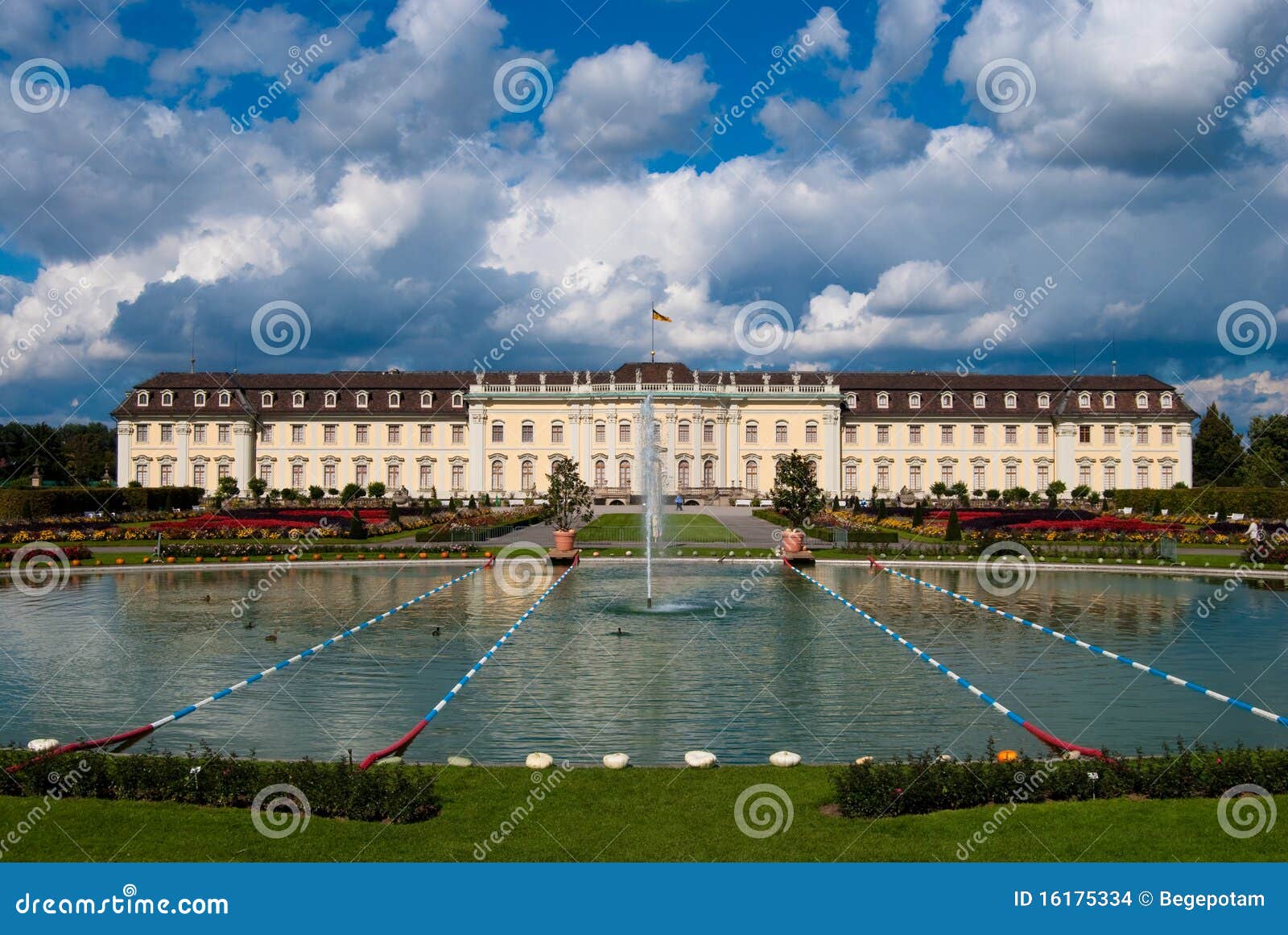 Pond in Front of the Royal Palace Stock Photo - Image of culture ...