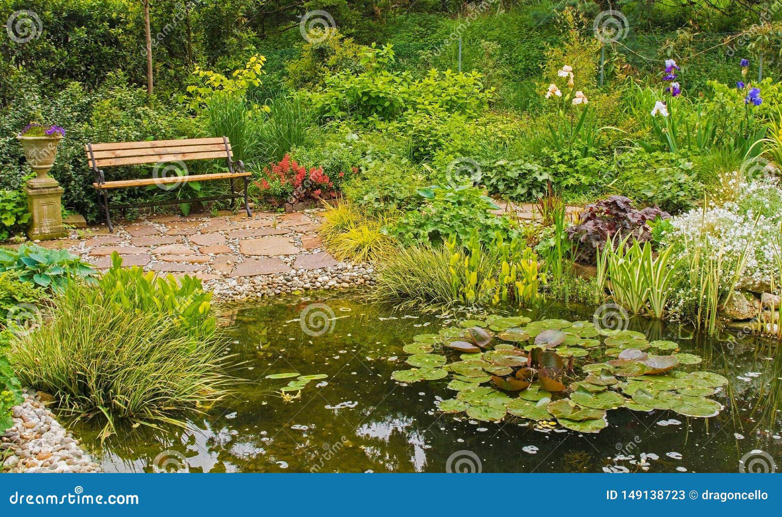 Pond in Italian Garden stock image. Image of european - 149138723