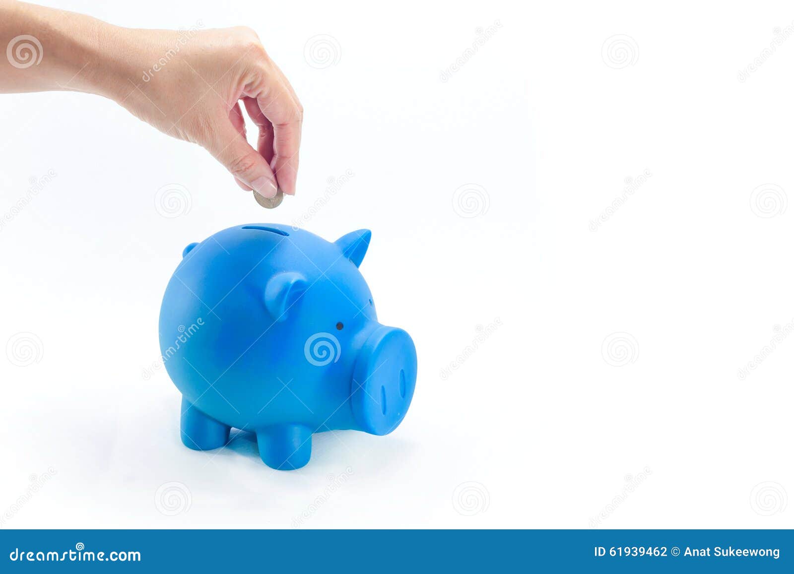 Poner La Moneda En La Hucha Azul Foto de archivo - Imagen de finanzas ...