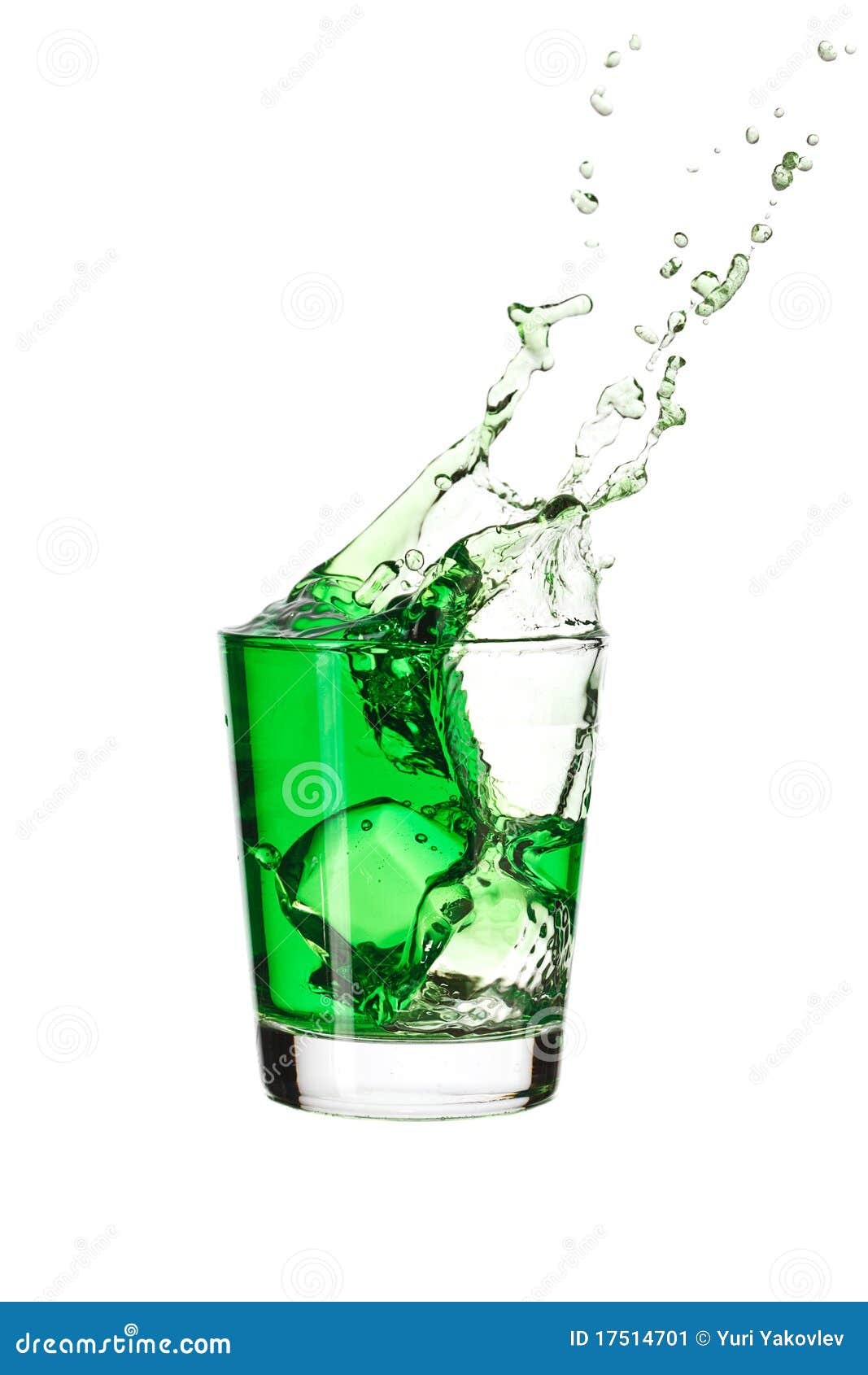 Ponga verde el refresco imagen de archivo. Imagen de transparente ...