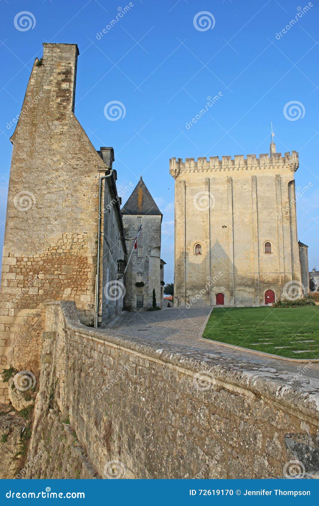 Pons Castle, Frankreich stockfoto. Bild von unterhalt - 72619170