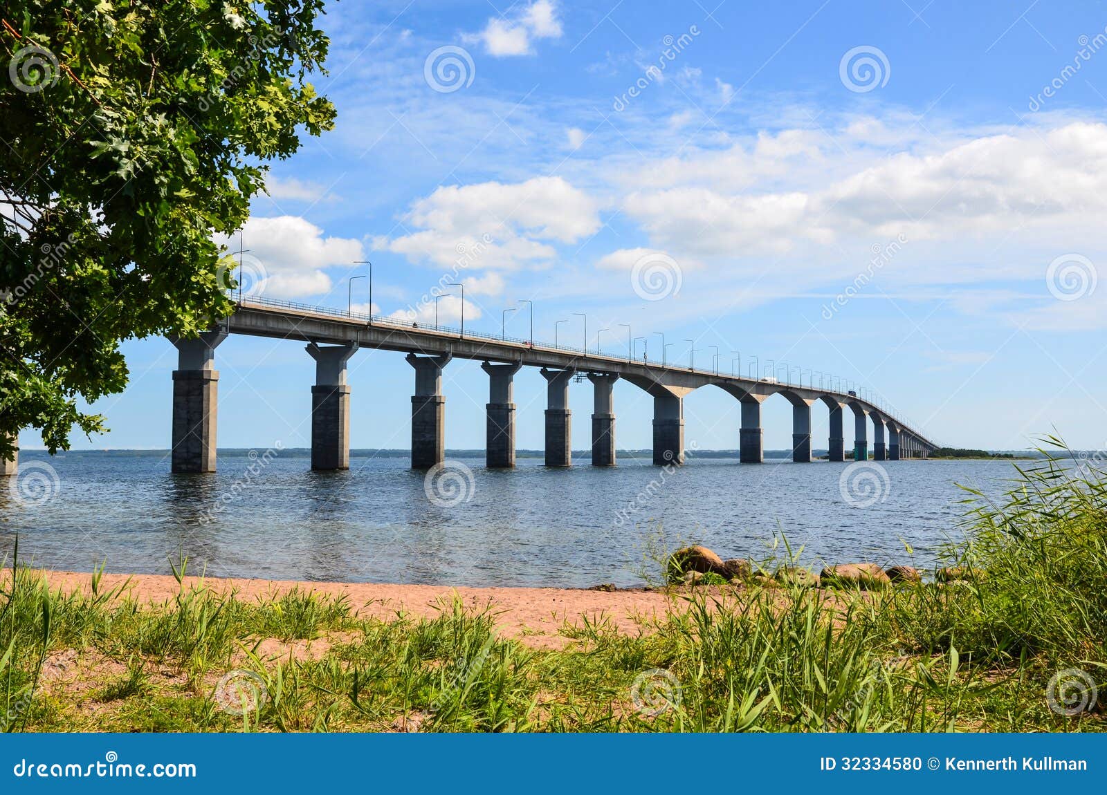 Pont d'Oland, Suède photo stock. Image du baltique, across - 32334580