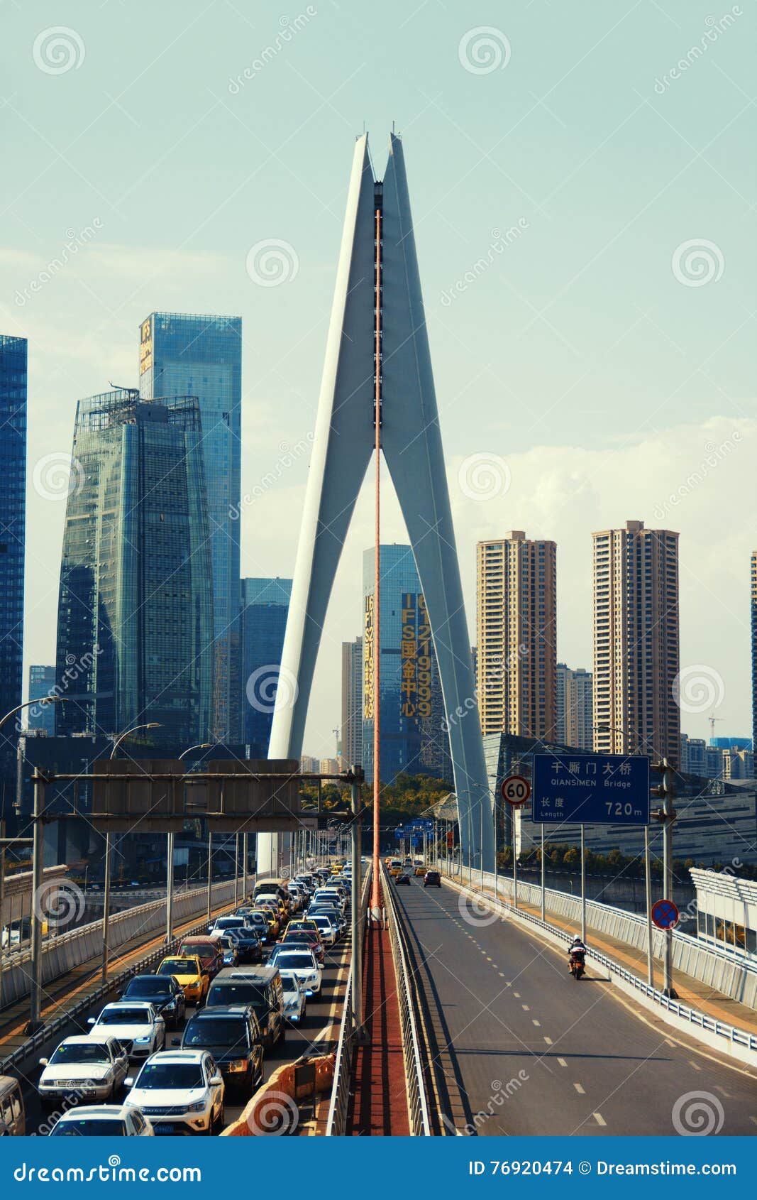 Pont de Qiansimen image stock éditorial. Image du yangtze - 76920474