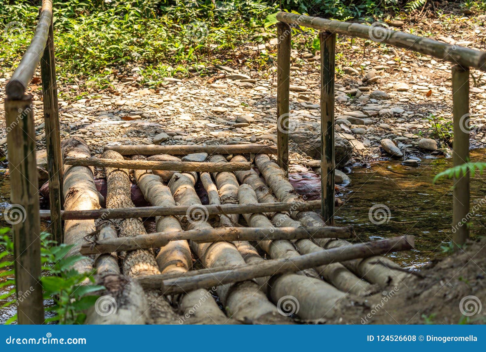 Pont en bambou Laos photo stock. Image du côte, sommet - 124526608