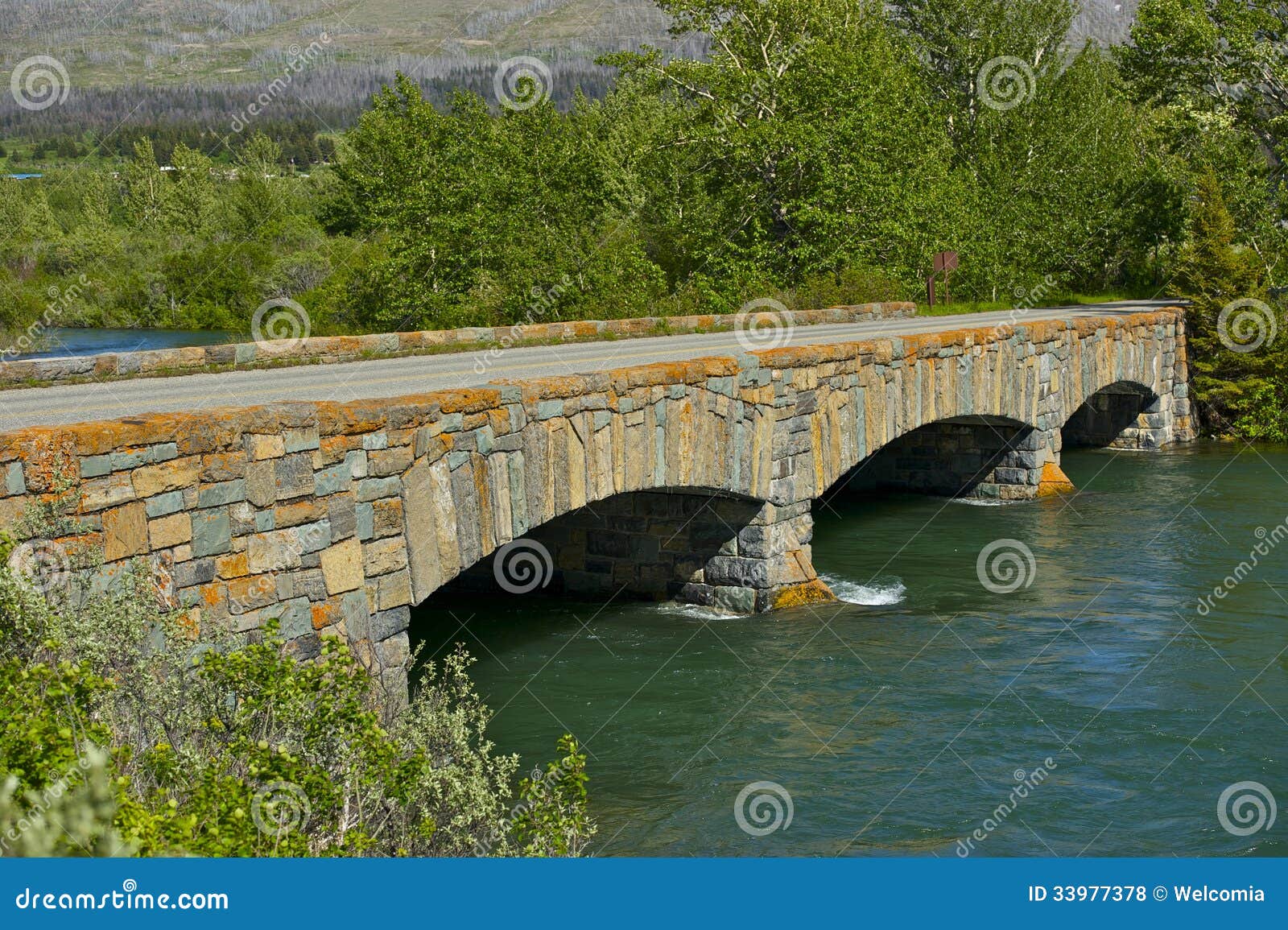 Pont en pierre de brique photo stock. Image of endroit - 33977378
