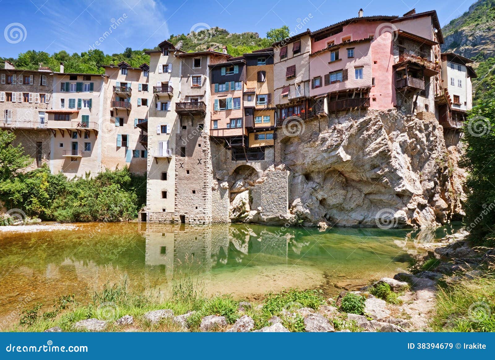 Pont-en-Royans imagen de archivo. Imagen de antiguo, verano - 38394679