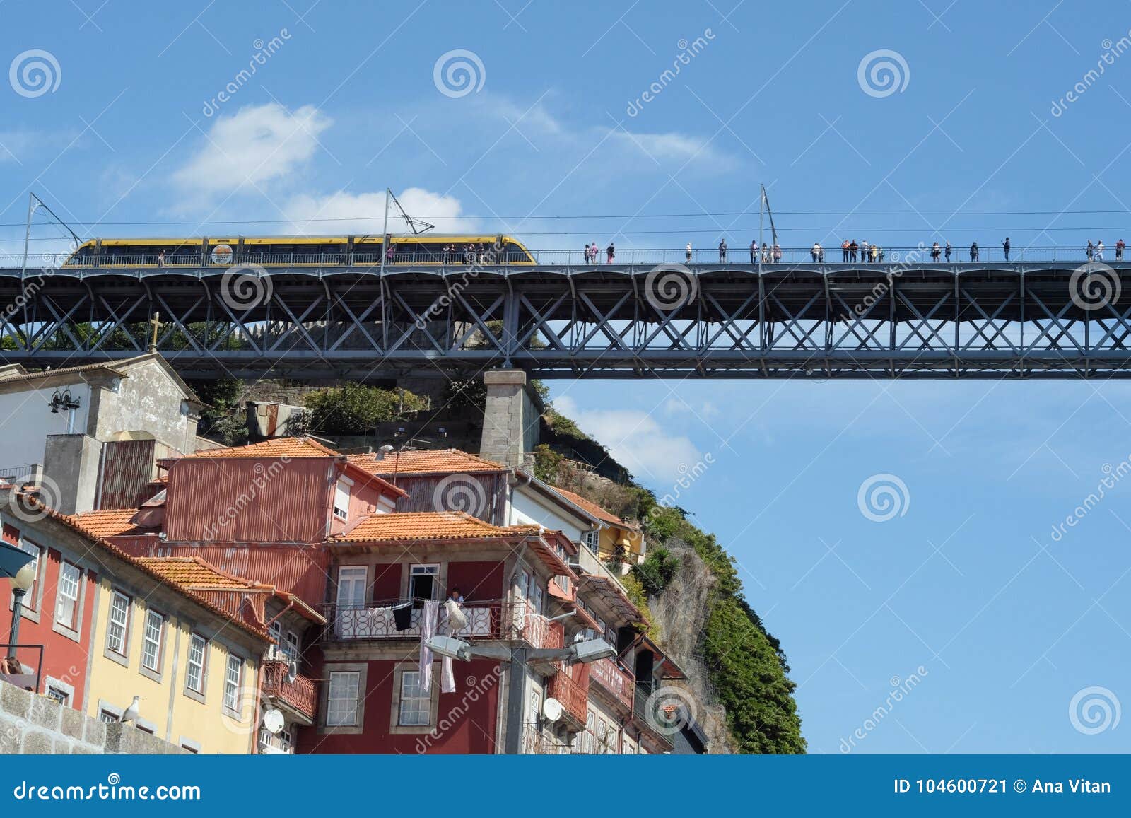 Pont en train de Porto photo éditorial. Image du ville - 104600721