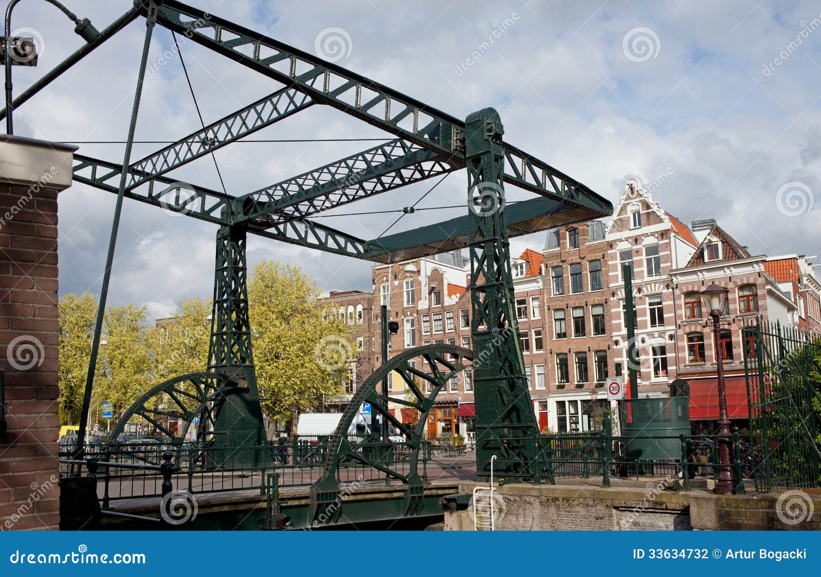 Pont-levis à Amsterdam photo stock. Image du europe, ville - 33634732