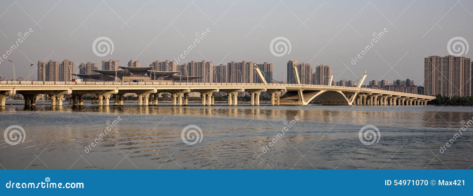 Pont Moderne De Lihu, Wuxi Chine Image éditorial - Image du croix ...