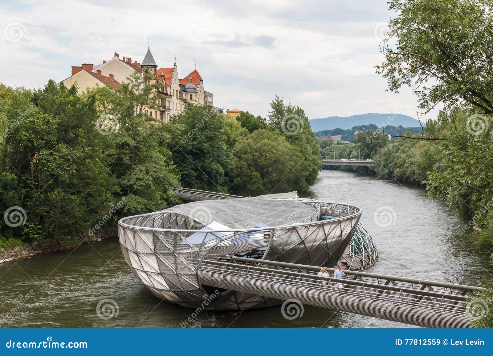 Pont moderne en métal image stock éditorial. Image du culture - 77812559