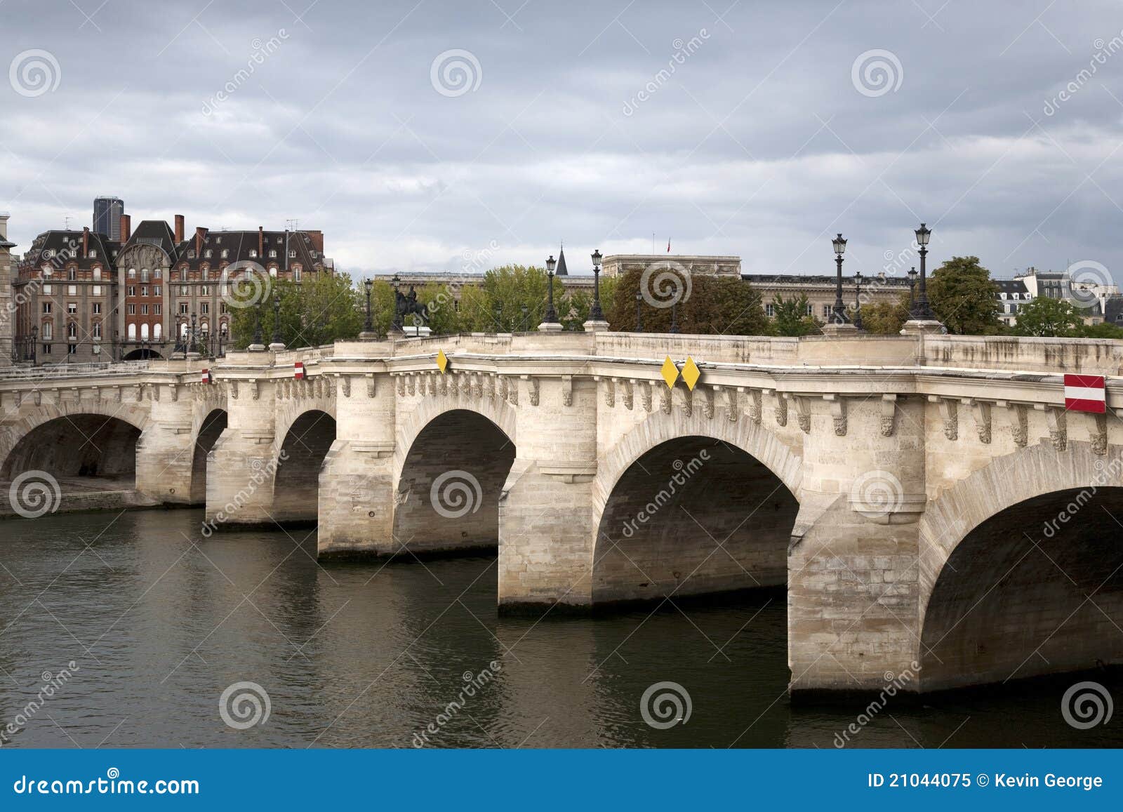 Pont Neuf Bridge, Paris stock image. Image of landmark - 21044075