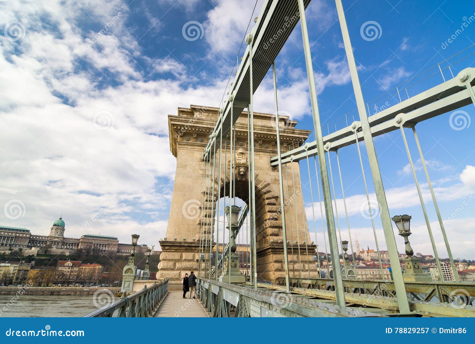 A Ponte Chain De Szechenyi Em Budapest, Hungria Fotografia Editorial ...