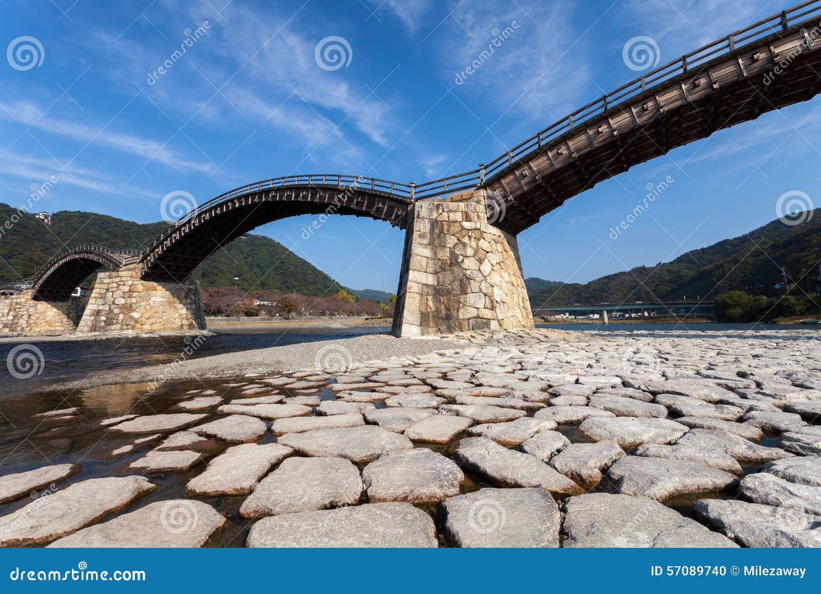 Ponte De Kintai Em Iwakuni, Japão Foto de Stock - Imagem de mola ...