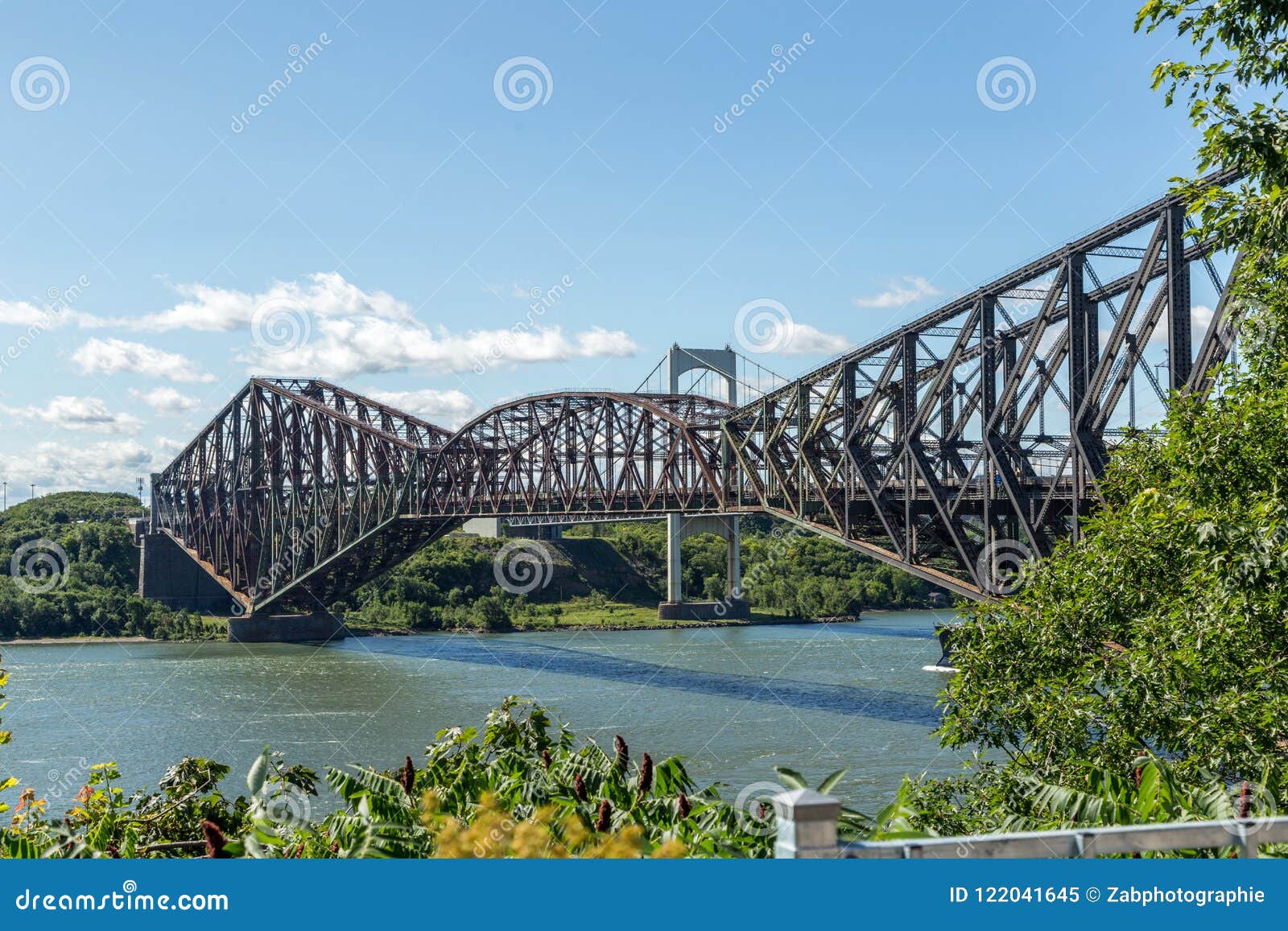Ponte De Quebeque Pont Pierre Laporte Imagem de Stock - Imagem de ...