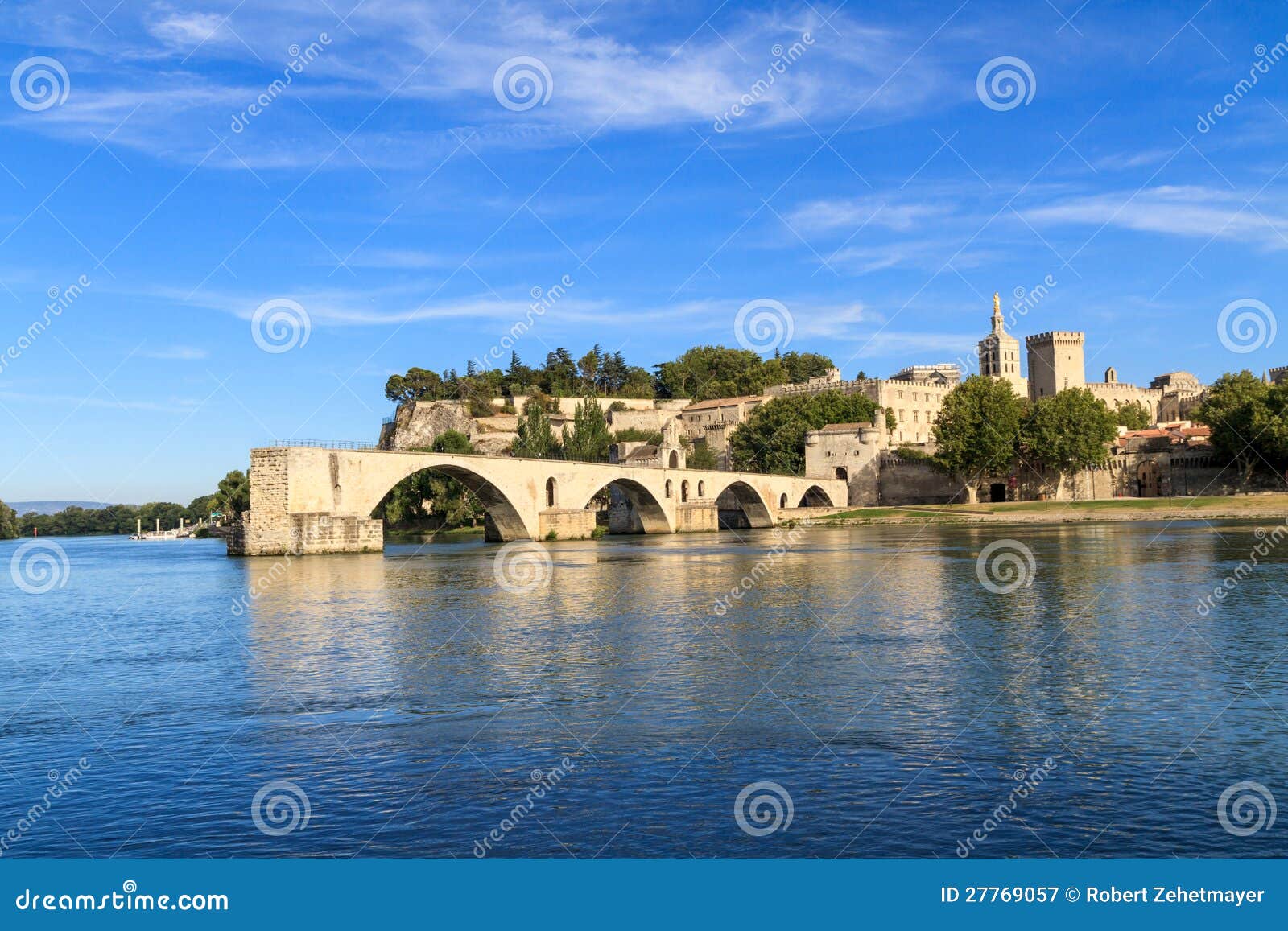 Ponte Di Avignone E Papi Palace, Francia Immagine Stock - Immagine di ...