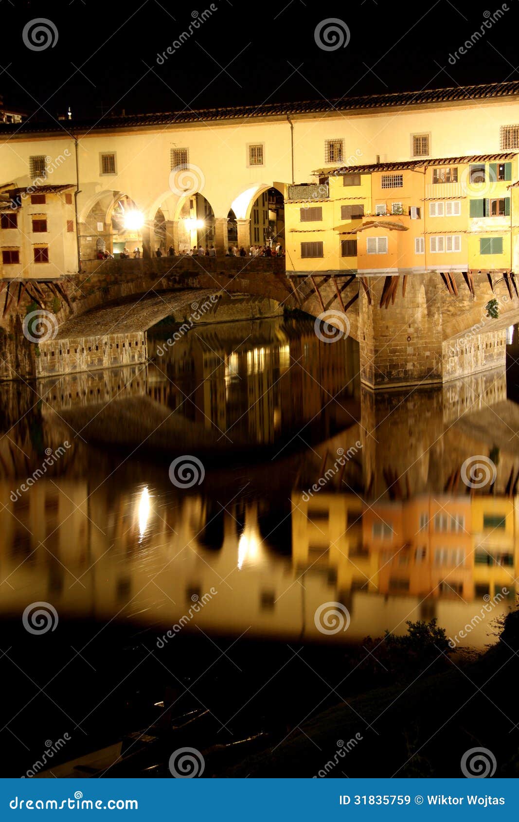Ponte Di Ponte Vecchio a Firenze Alla Notte Immagine Stock Editoriale ...