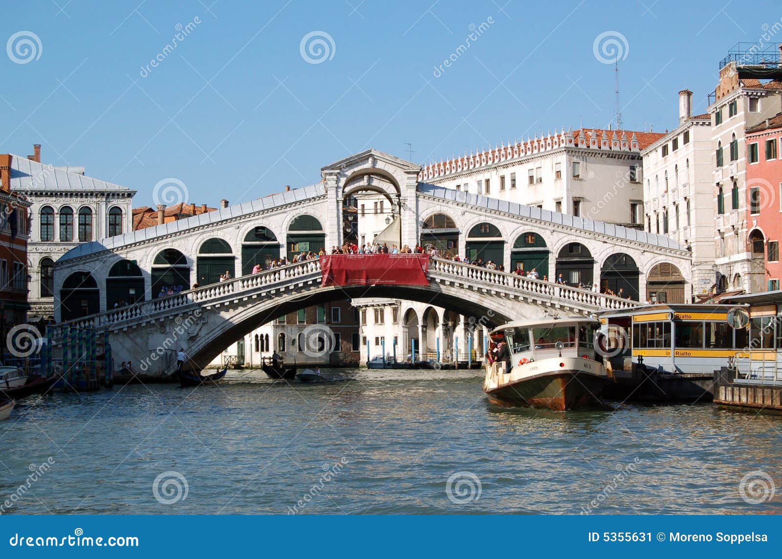 Ponte Di Rialto - Venice, Italy Editorial Photo - Image of lagoon ...