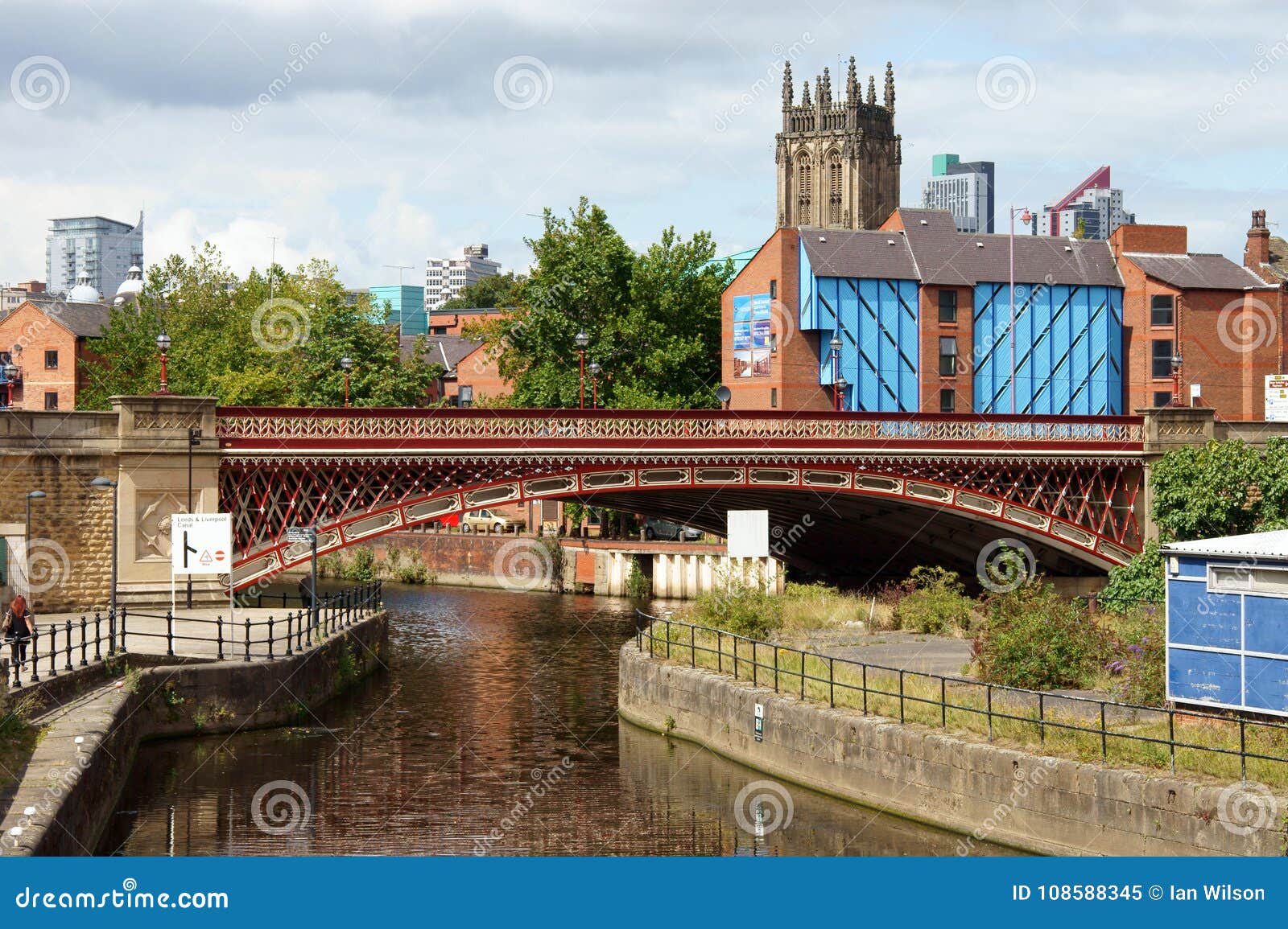 Ponte Do Ponto Da Coroa, Leeds, Inglaterra Imagem Editorial - Imagem de ...