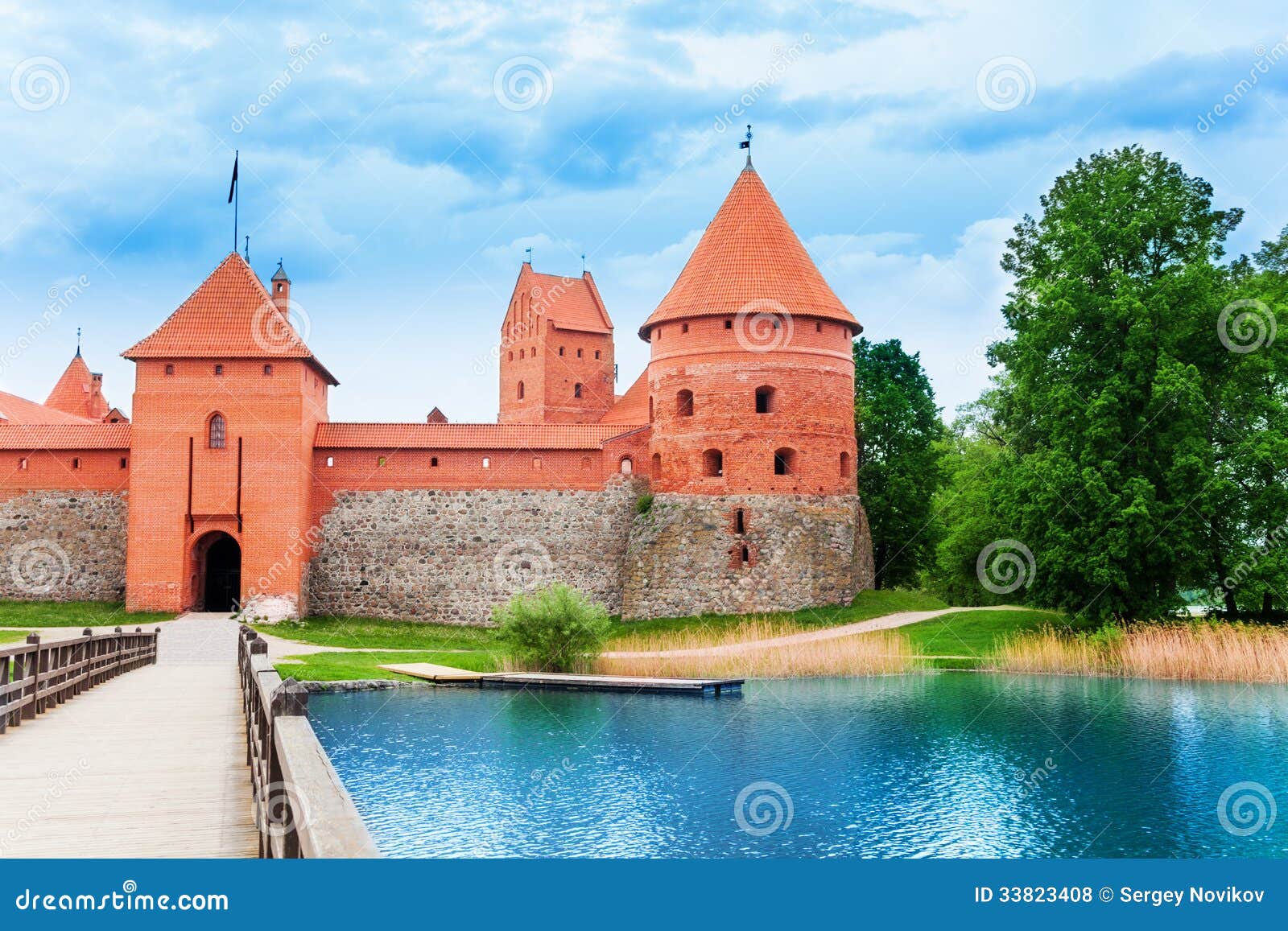 Ponte E Portas Do Castelo De Trakai Foto de Stock - Imagem de castelo ...