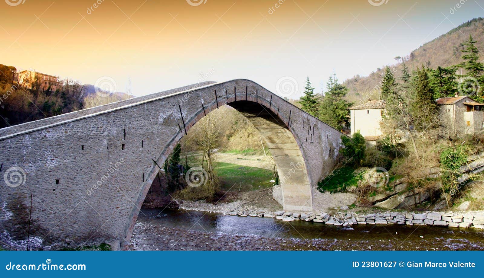 Ponte medieval imagem de stock. Imagem de ponte, elegante - 23801627